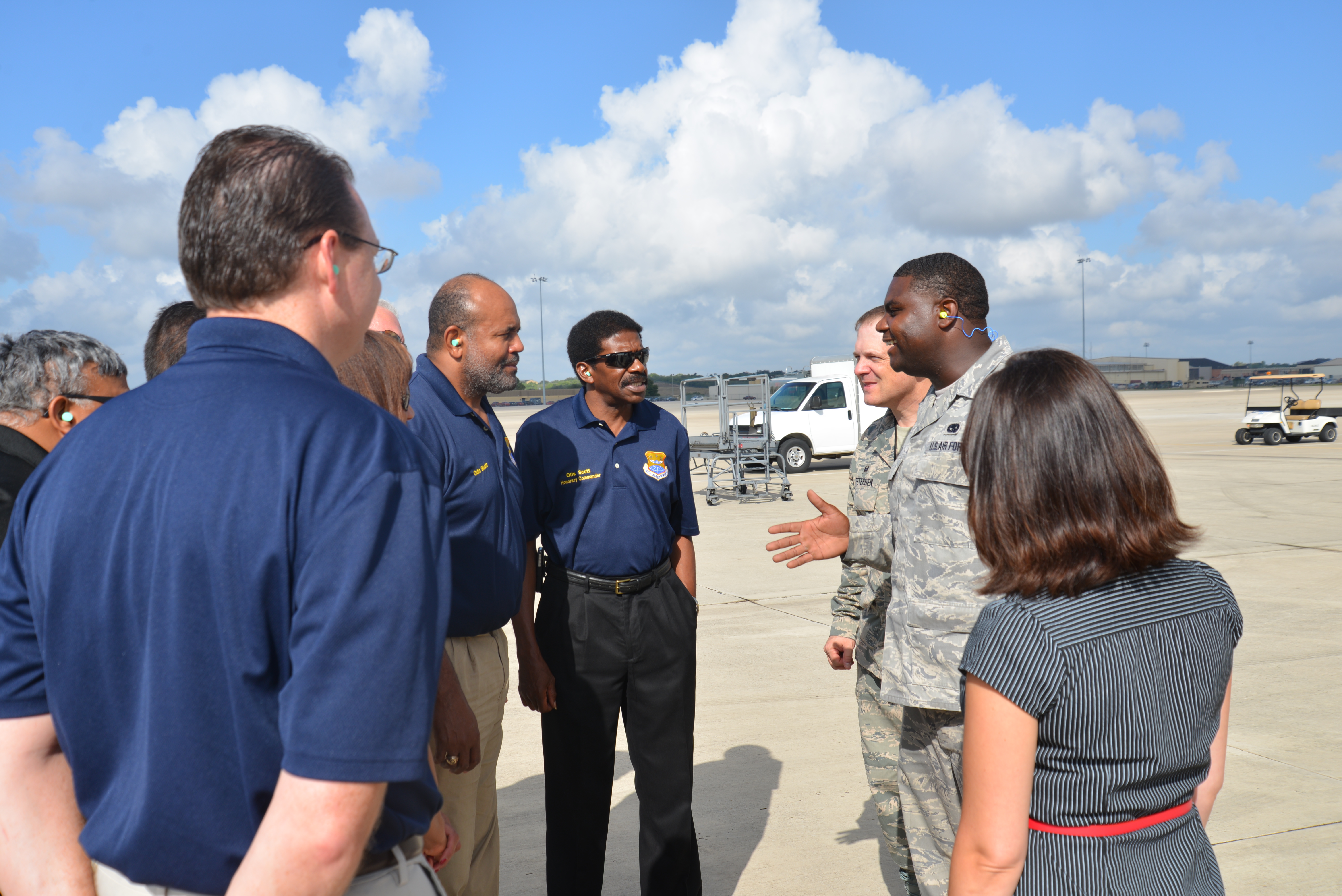 Honorary commanders tour 433rd Mission Support Group > 433rd Airlift ...
