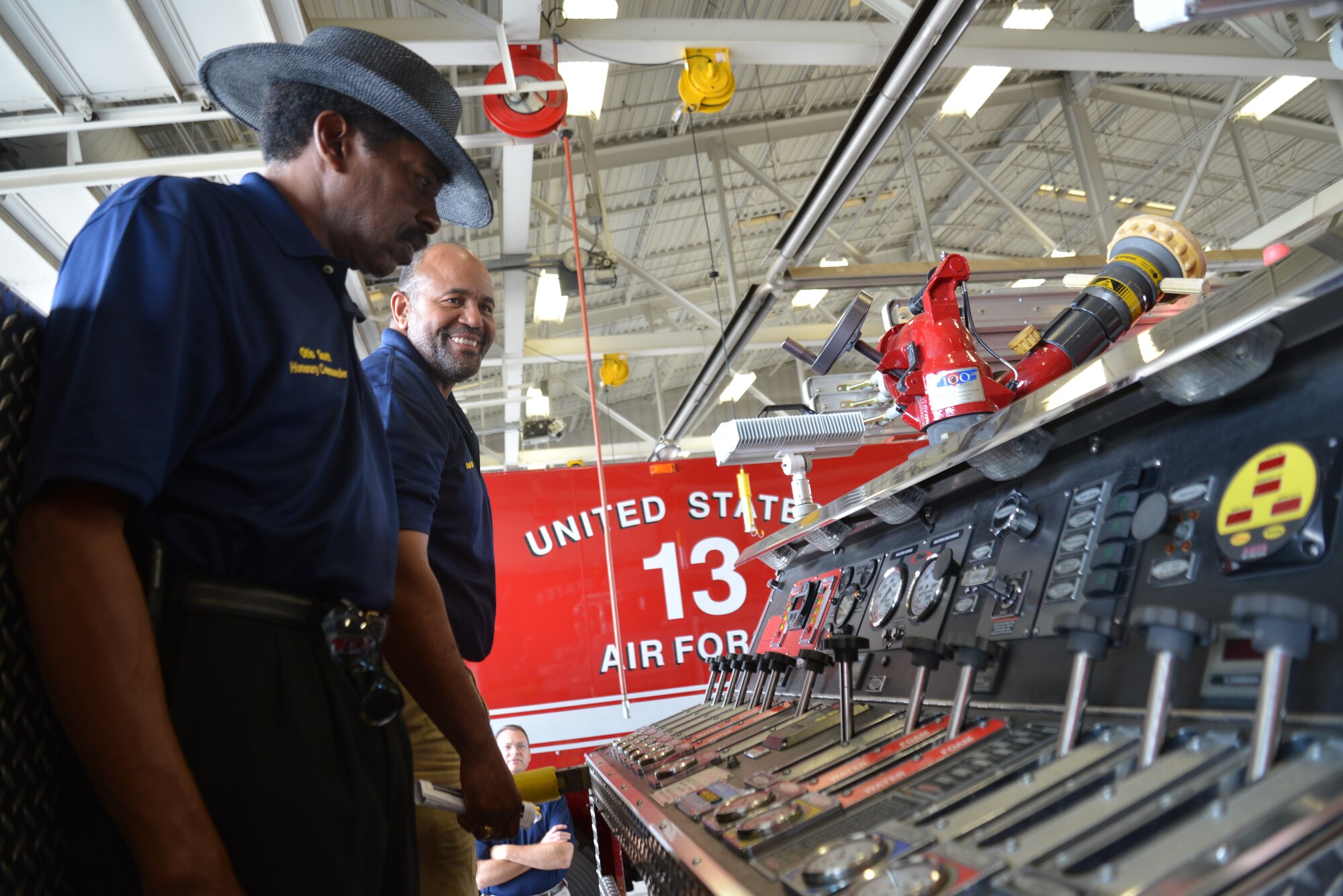 Honorary commanders tour 433rd Mission Support Group > 433rd Airlift ...