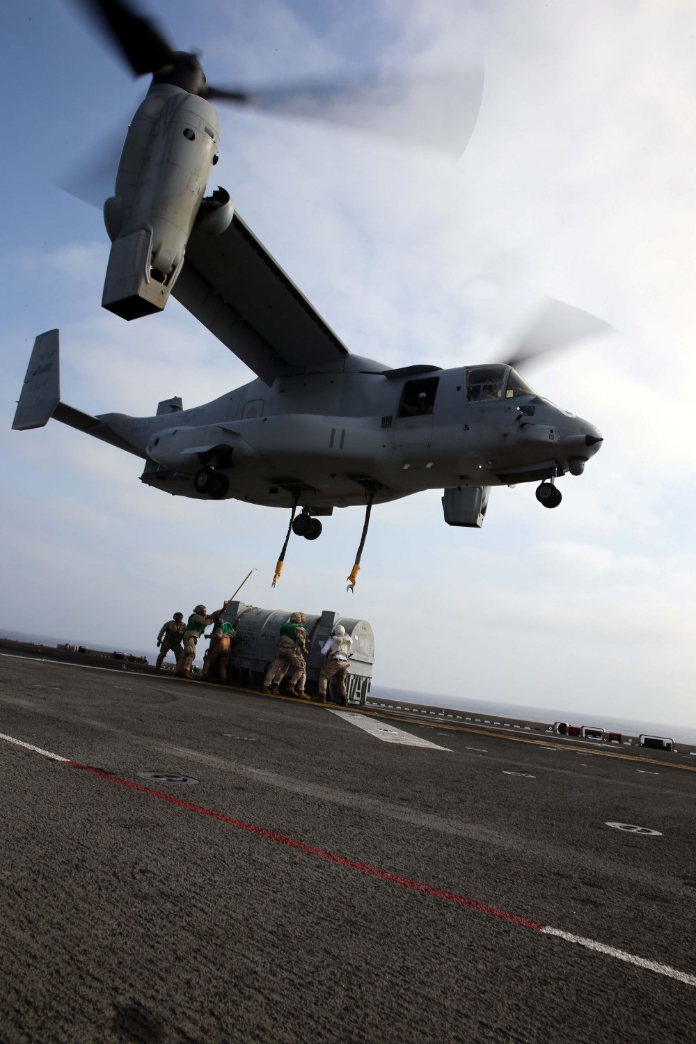 Osprey lifts a harrier Engine