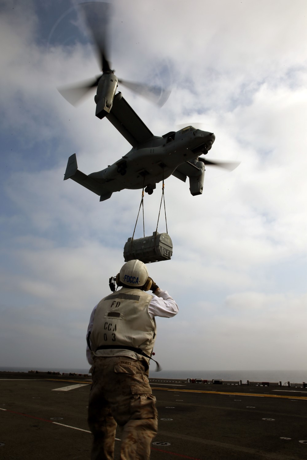 Osprey lifts a harrier Engine