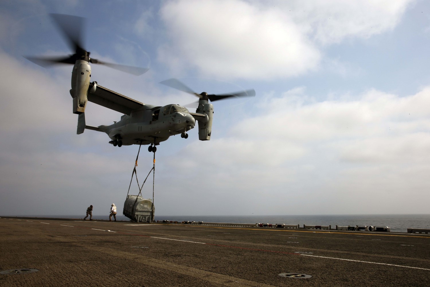Osprey lifts a harrier Engine