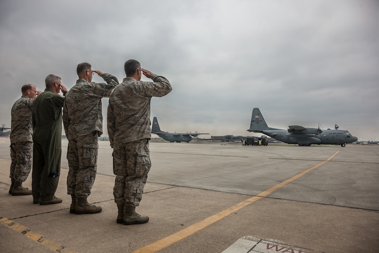934th Airmen Deploy > Minneapolis-St Paul Air Reserve Station > Article ...