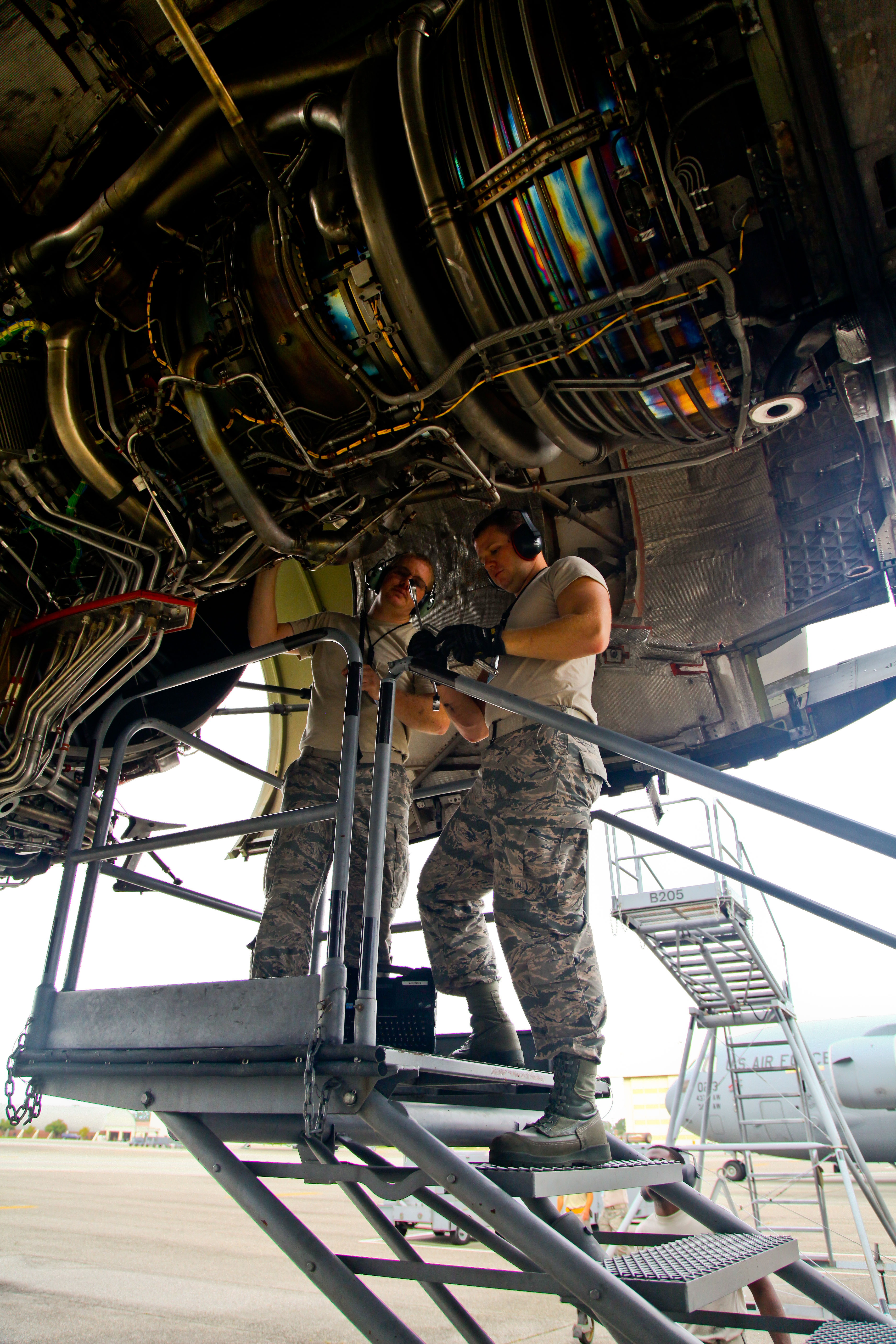 315th MXG covers flightline during active duty wingman day > 315th ...