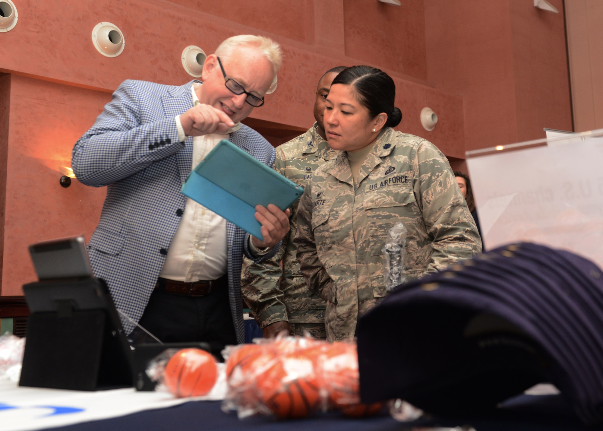 Innovative technology under one roof > Aviano Air Base > Display