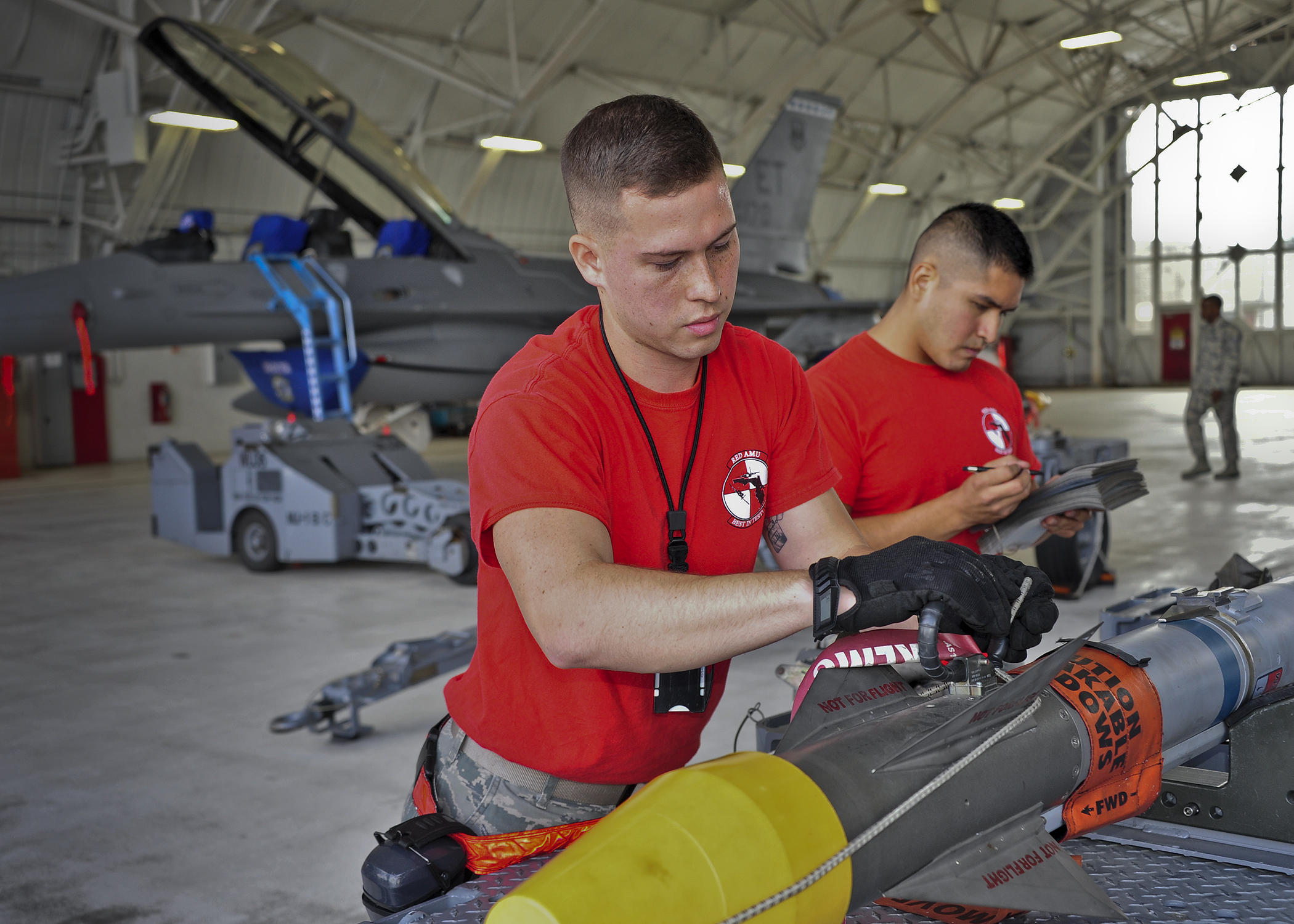 Blue AMU wins quarterly weapons load competition