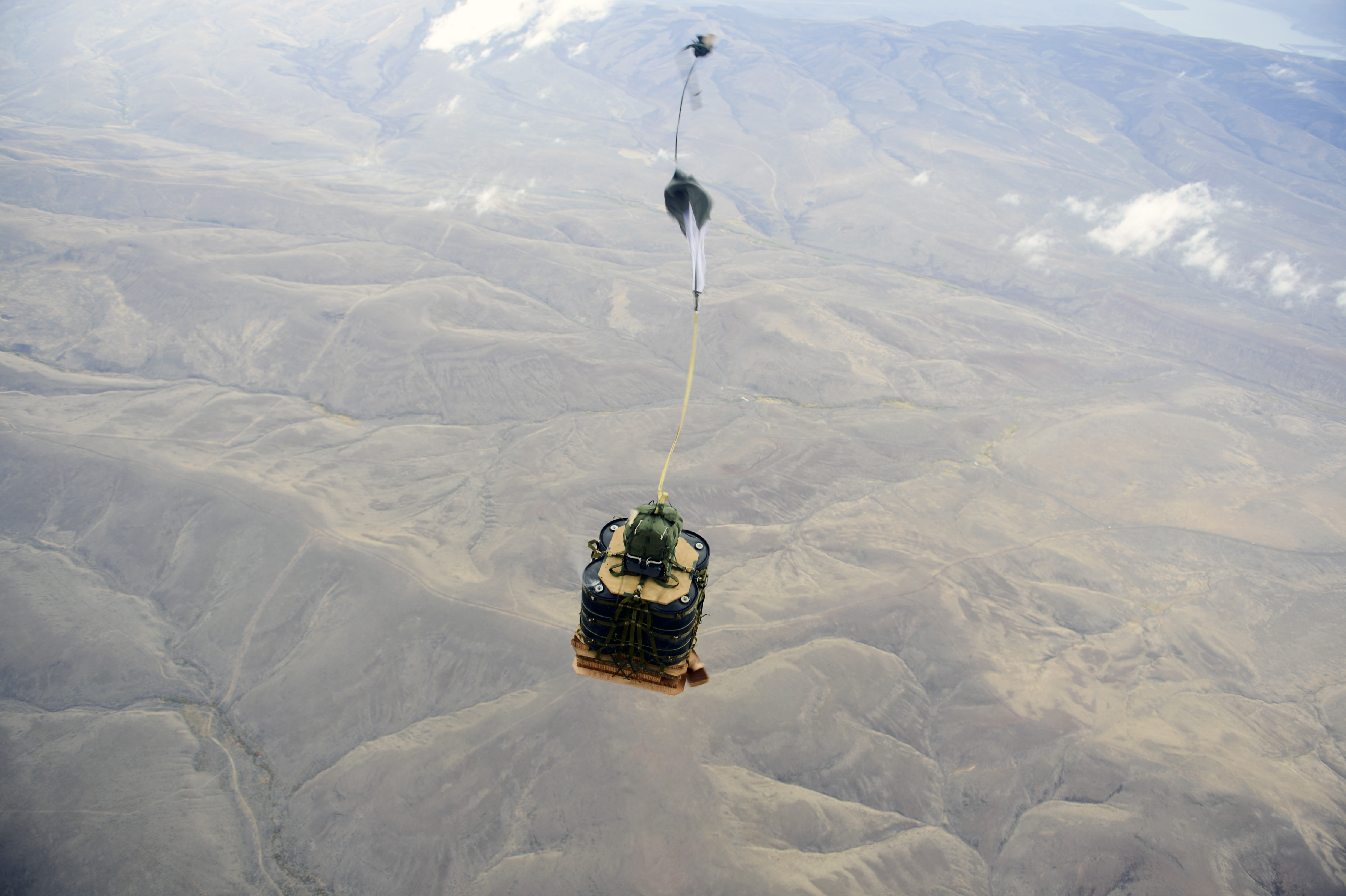 McChord aircrew conducts in-flight refueling, JPADS training > Air ...