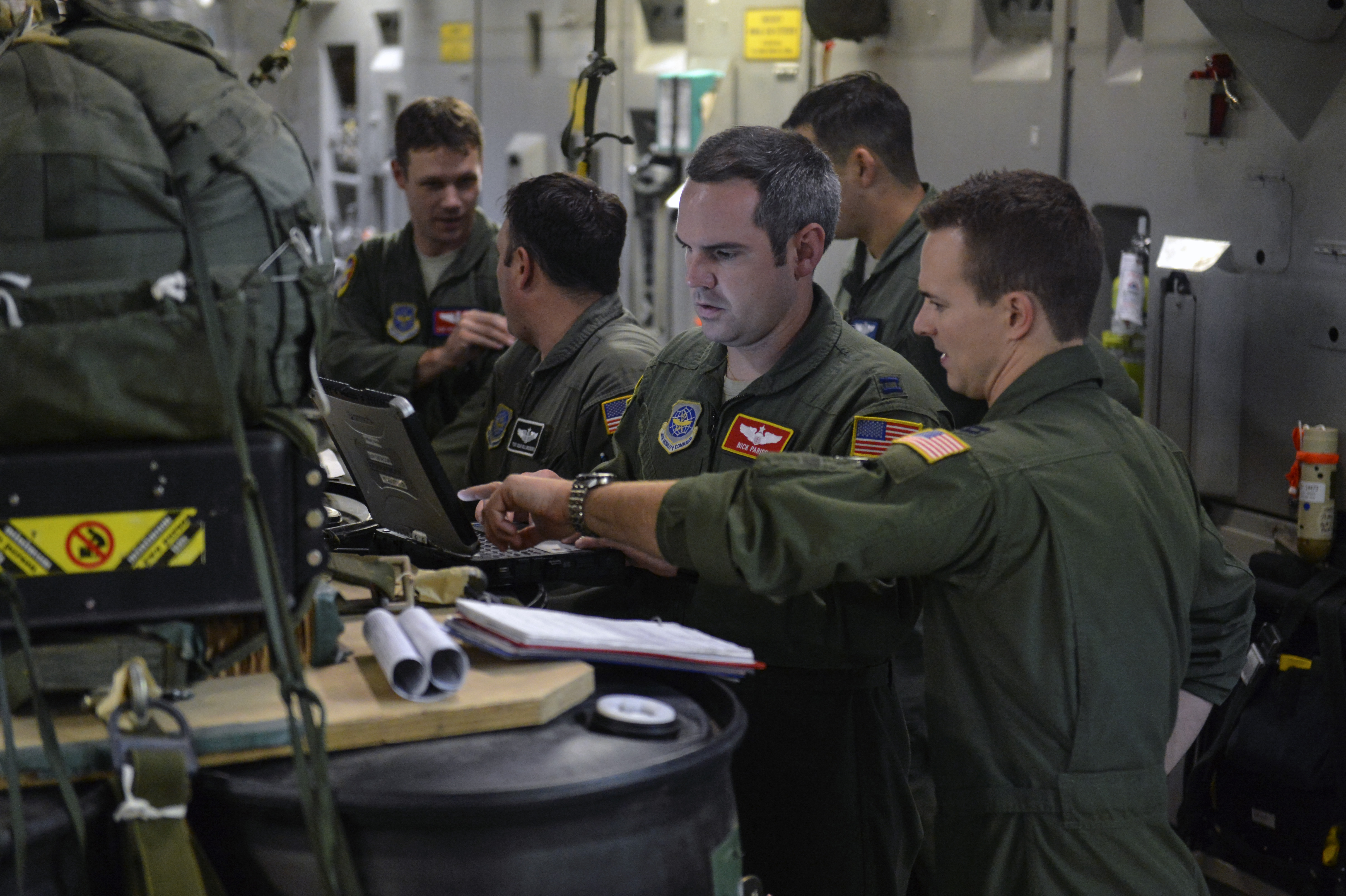 McChord aircrew conducts in-flight refueling, JPADS training > Air ...