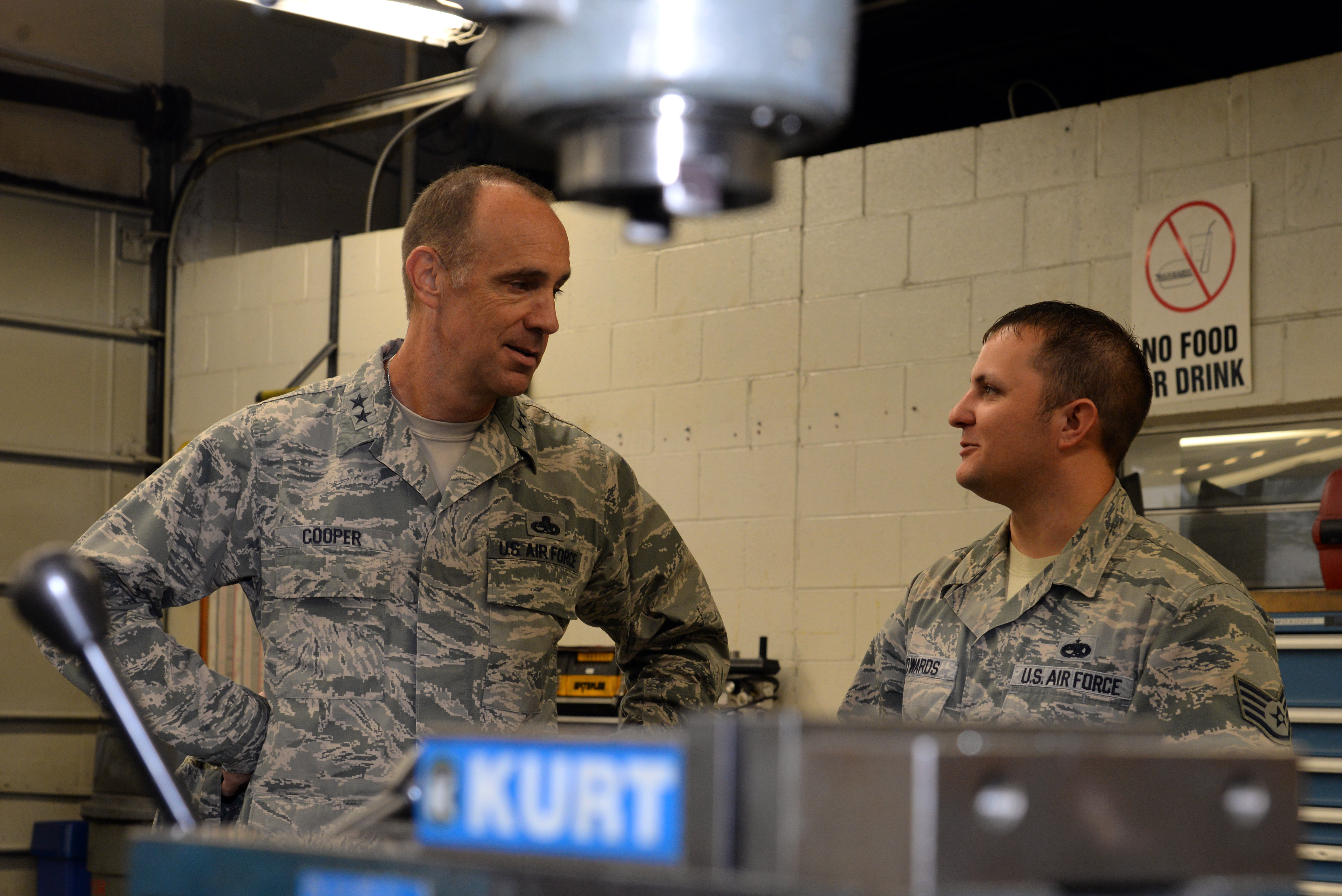 Maj. Gen. Cooper vistis the 20th MXG