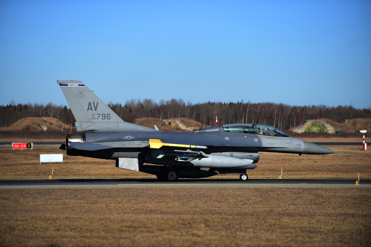 Pilots, ground forces exercise Forward Air Controller (Airborne ...