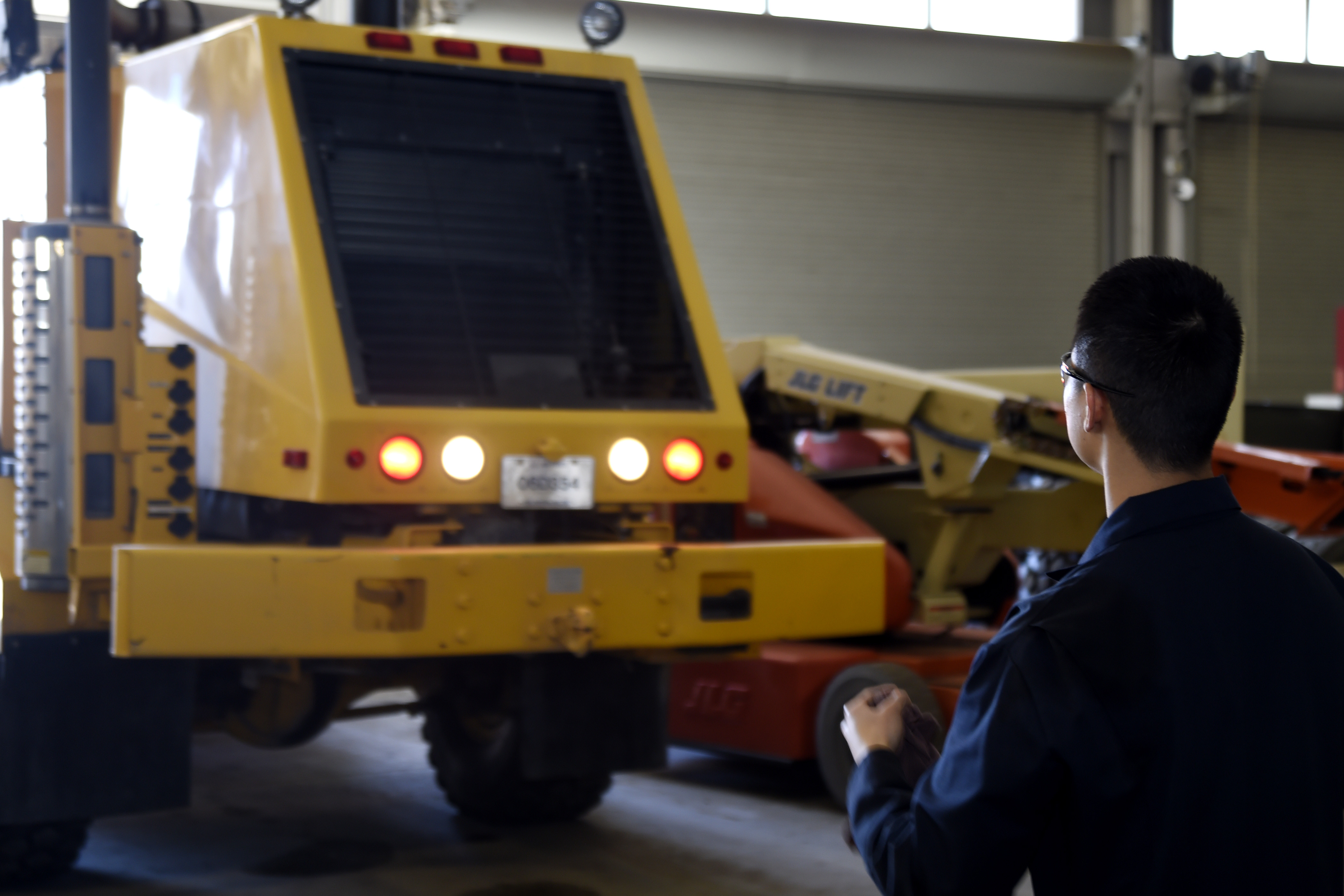 11 LRS ensures vehicle ops > Joint Base Andrews > Article Display