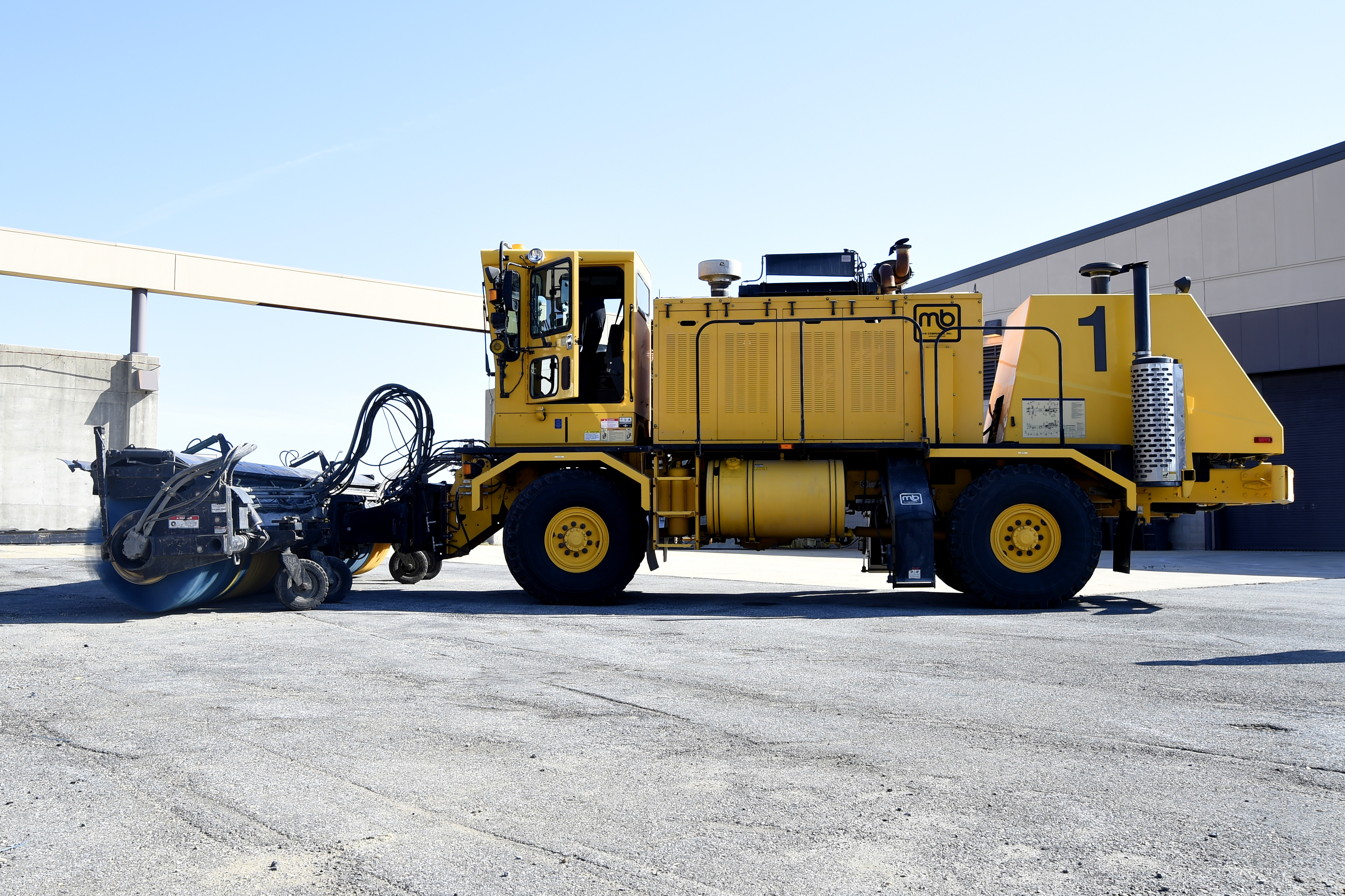 11 LRS ensures vehicle ops > Joint Base Andrews > Article Display