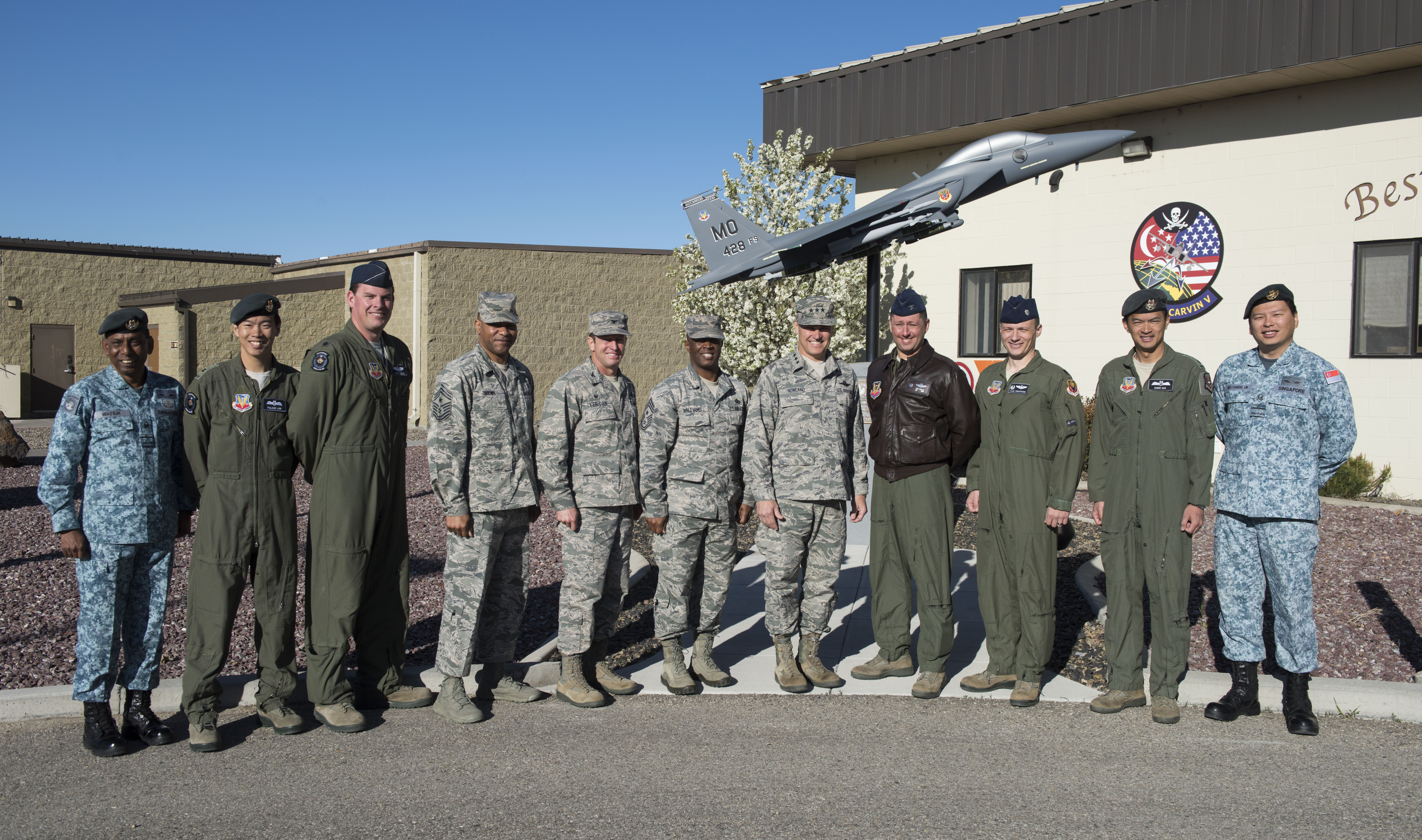 12 AF commander visits Gunfighters, recognizes excellence > Mountain ...