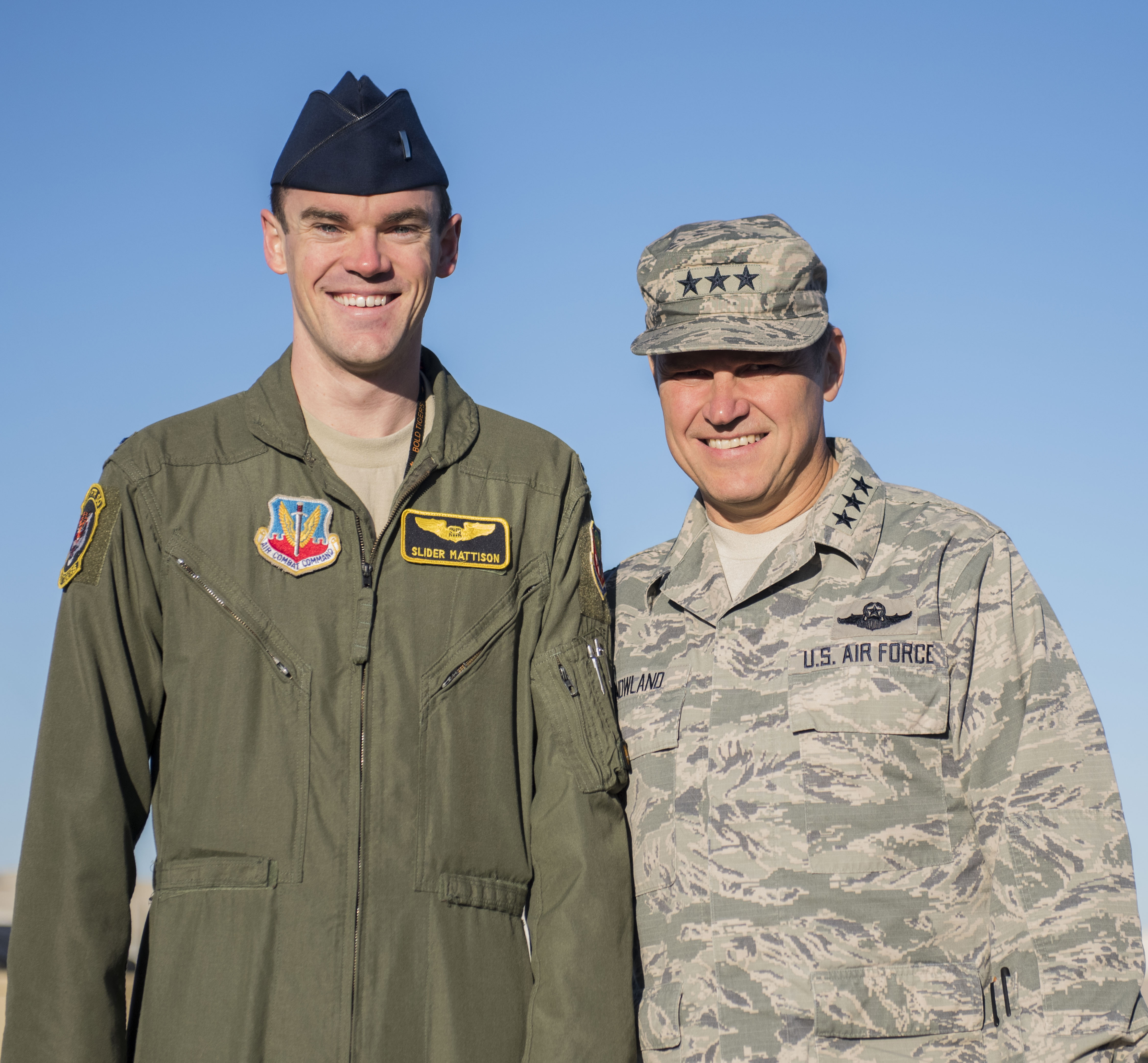 12 AF commander visits Gunfighters, recognizes excellence > Mountain ...