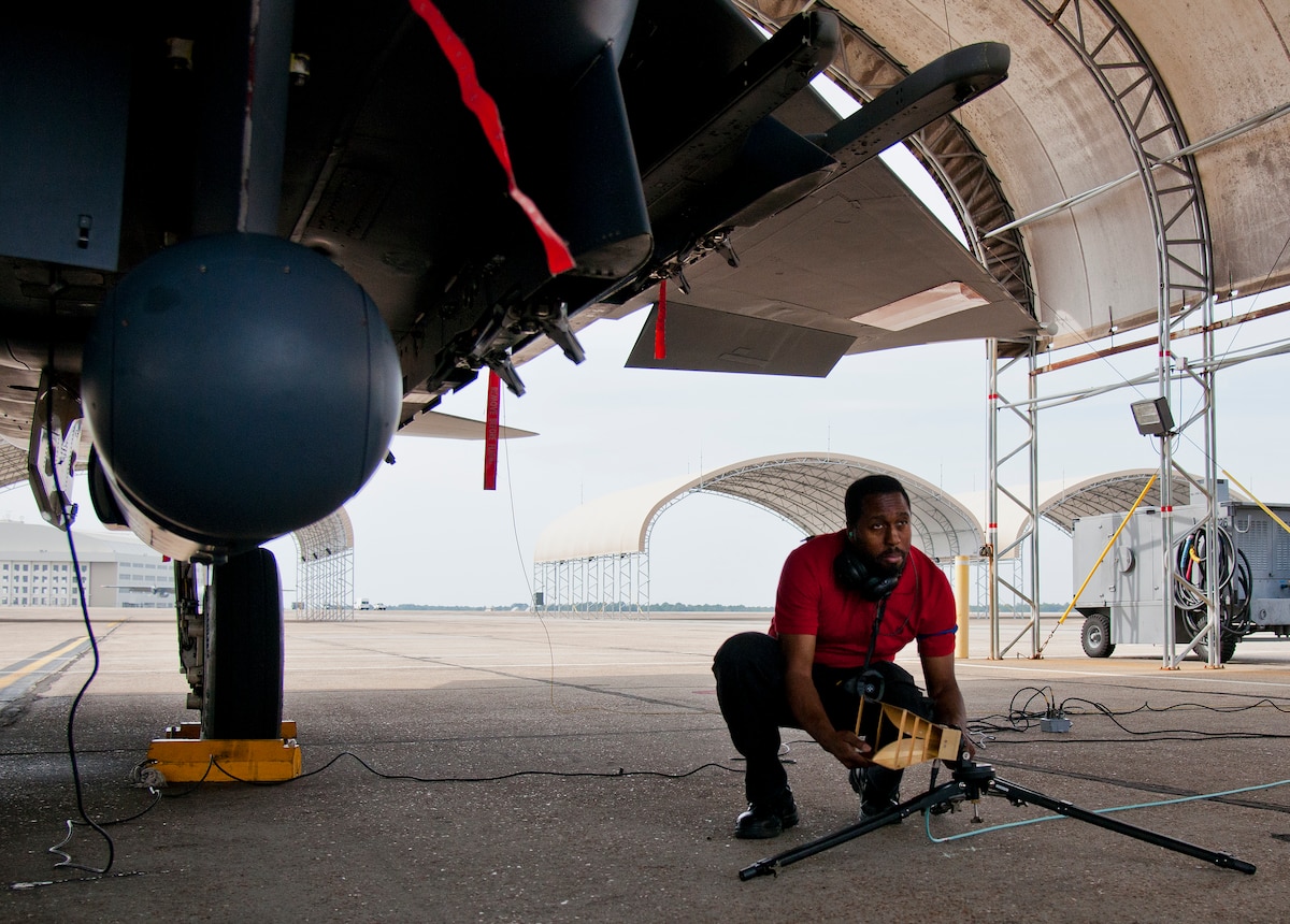 Seek Eagle tests POD compatibility on F-15 > Eglin Air Force Base > News
