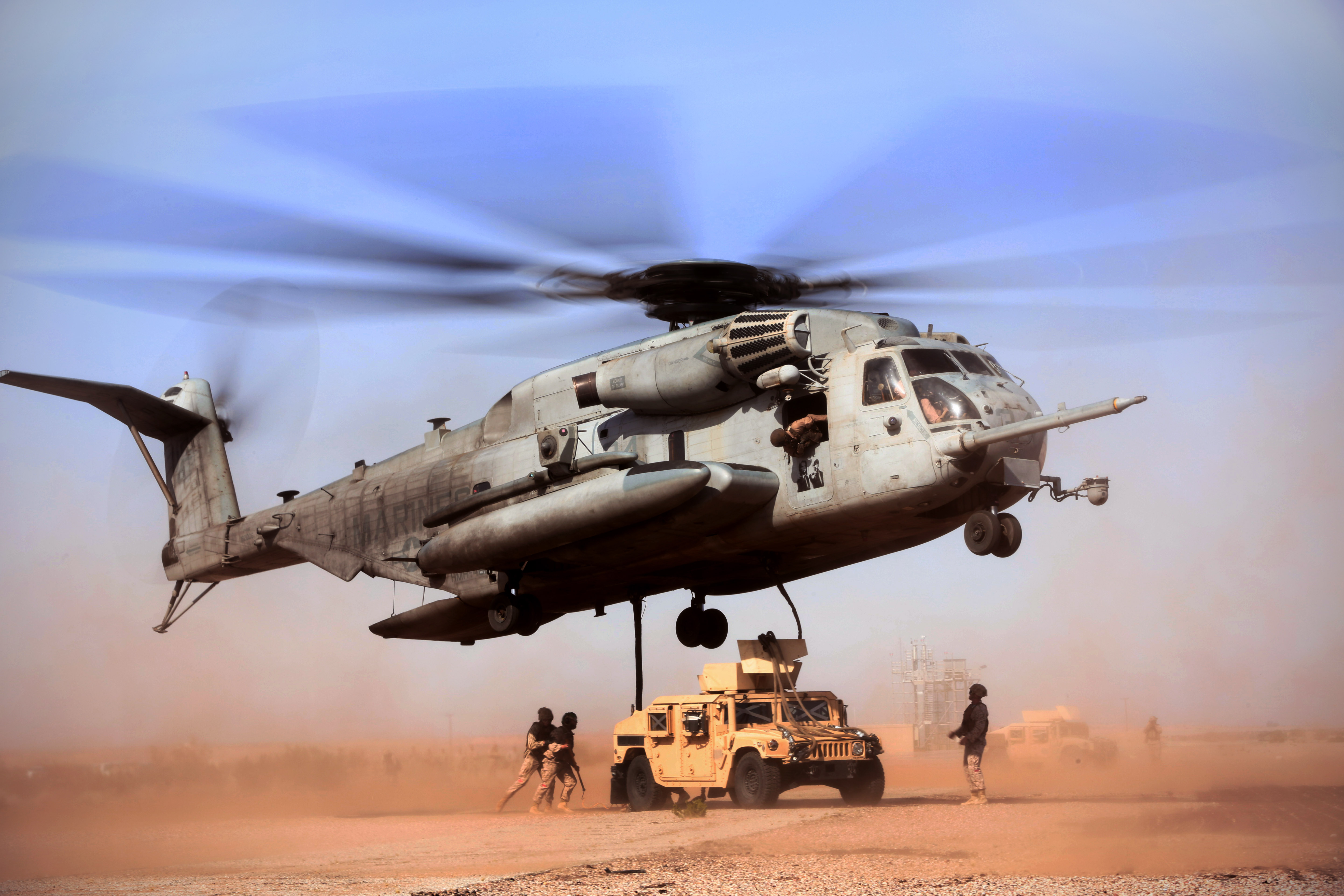 Marines attach an up-armored Humvee to a CH-53E Super Stallion ...