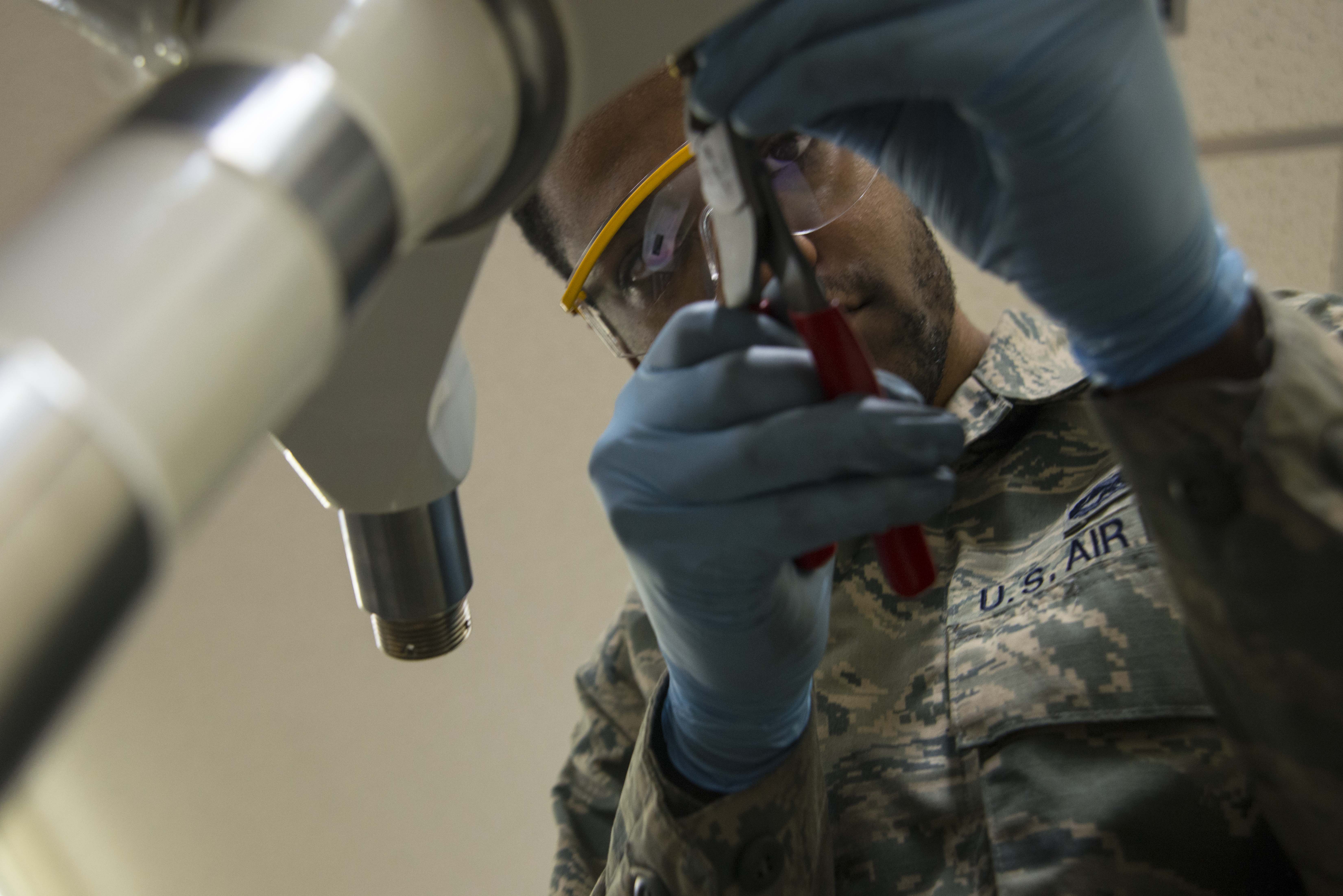 Generating airpower with hydraulics > Air Force > Article Display