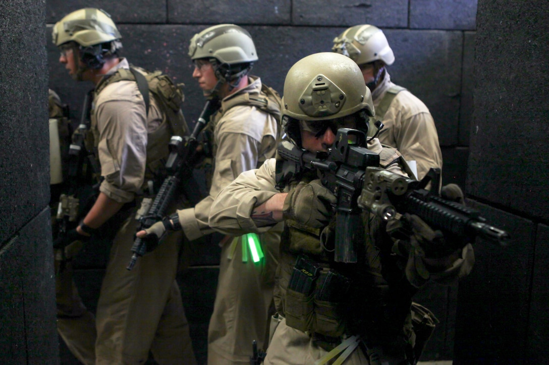 Marines clear a hallway while conducting live-fire room clearing drills ...