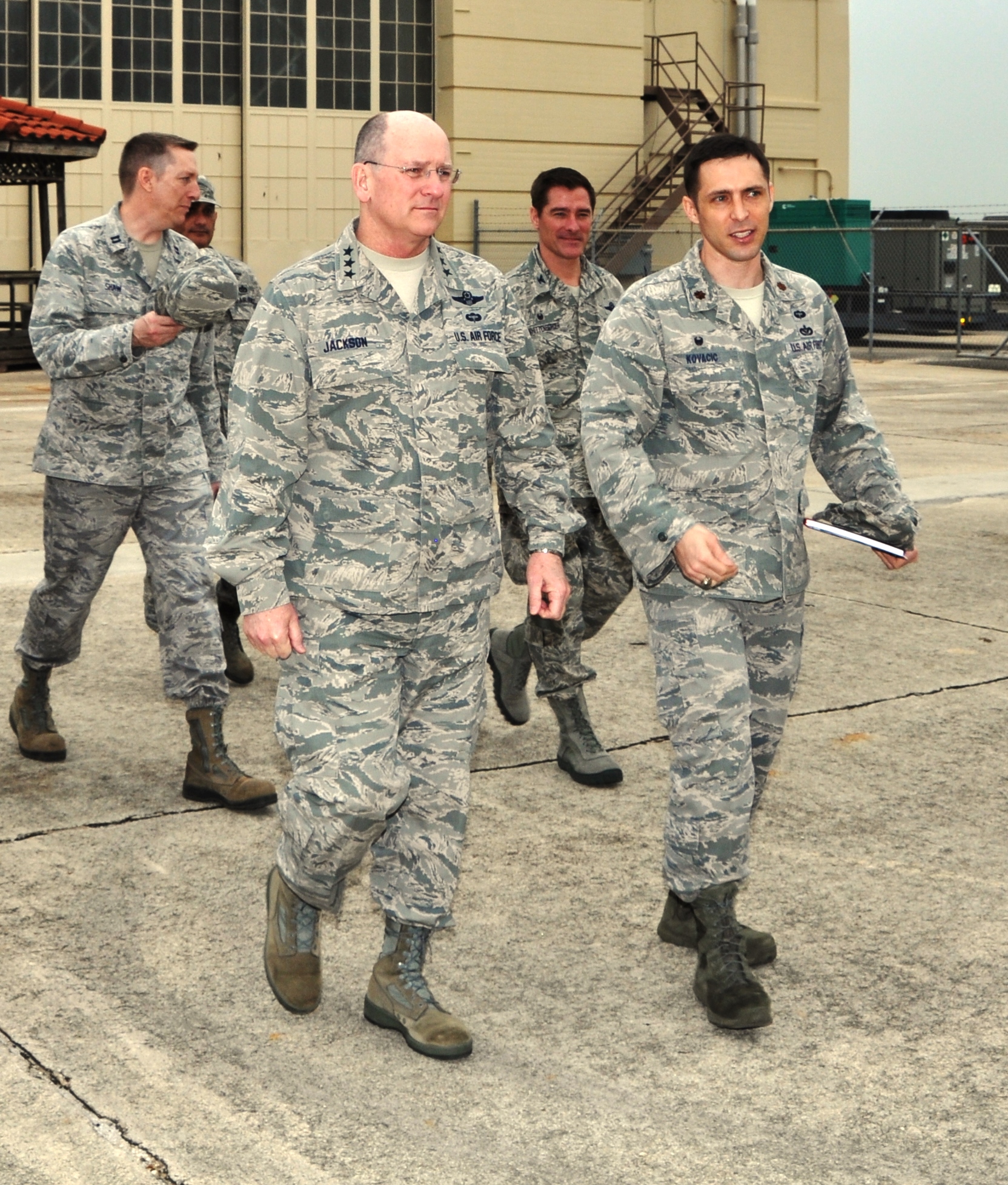 AFRC Commander visits Alamo Wing > Air Force Reserve Command > News Article
