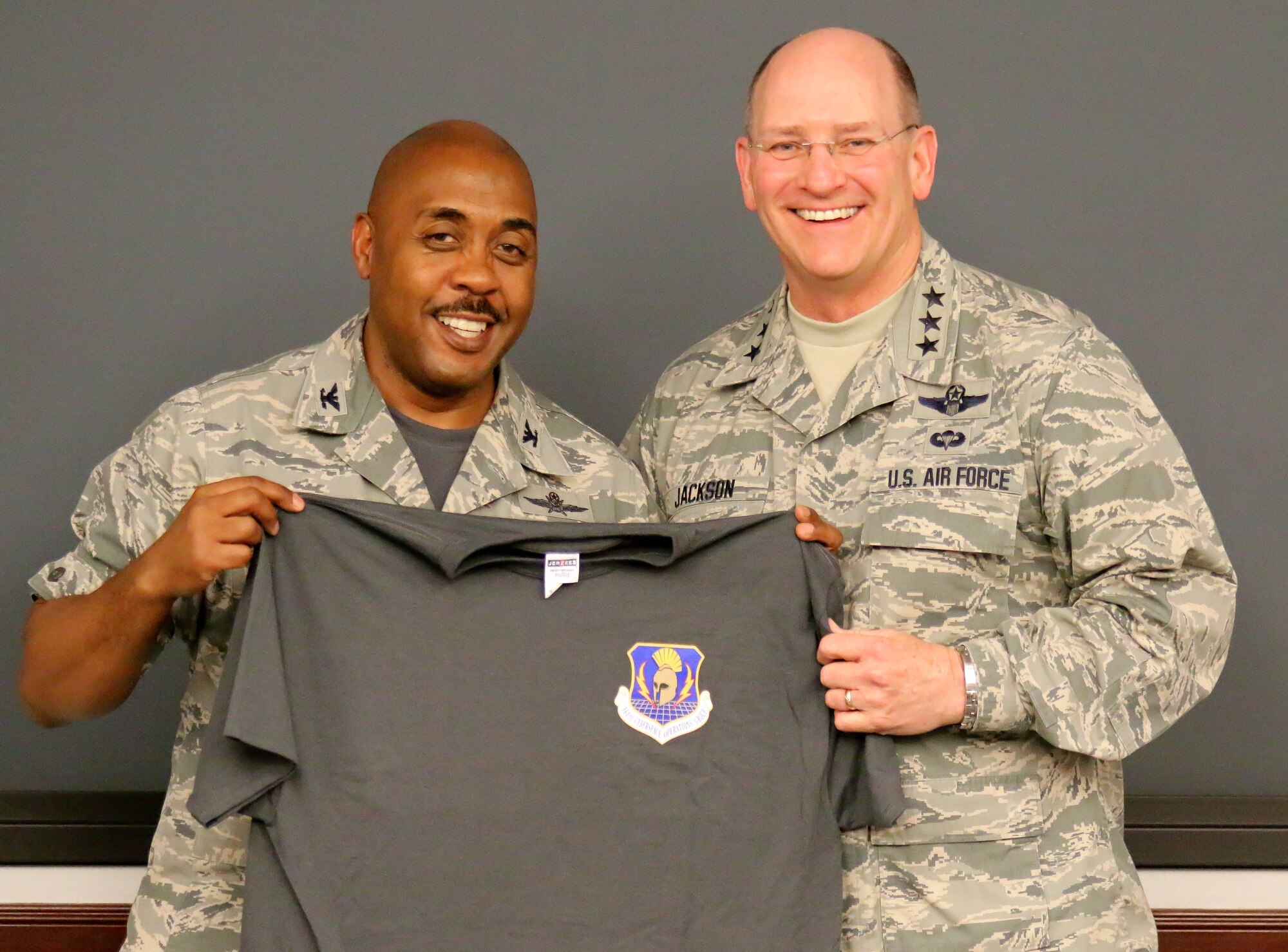 AFRC Commander visits cyber Airmen > Air Force Reserve Command > News ...