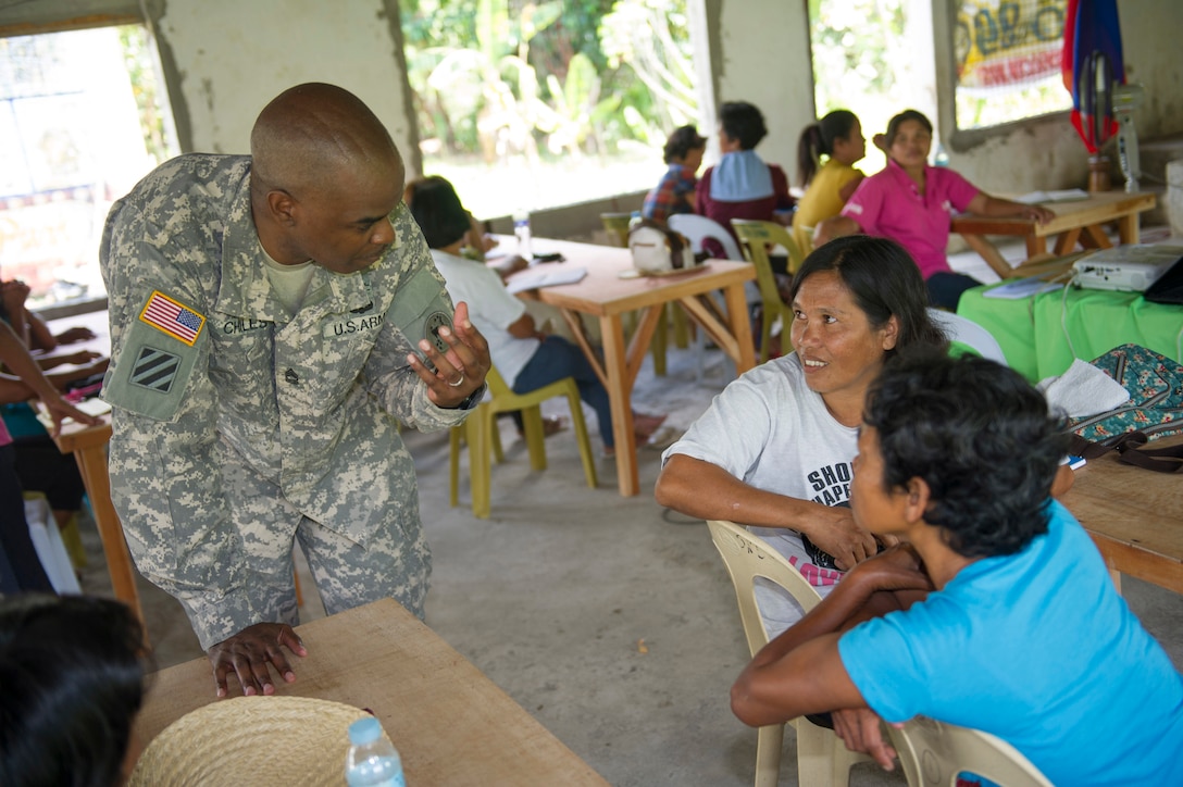 PHL, U.S. strengthen bonds together
