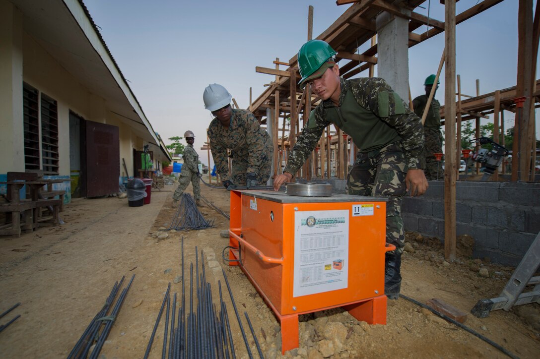 PHL, U.S. strengthen bonds together