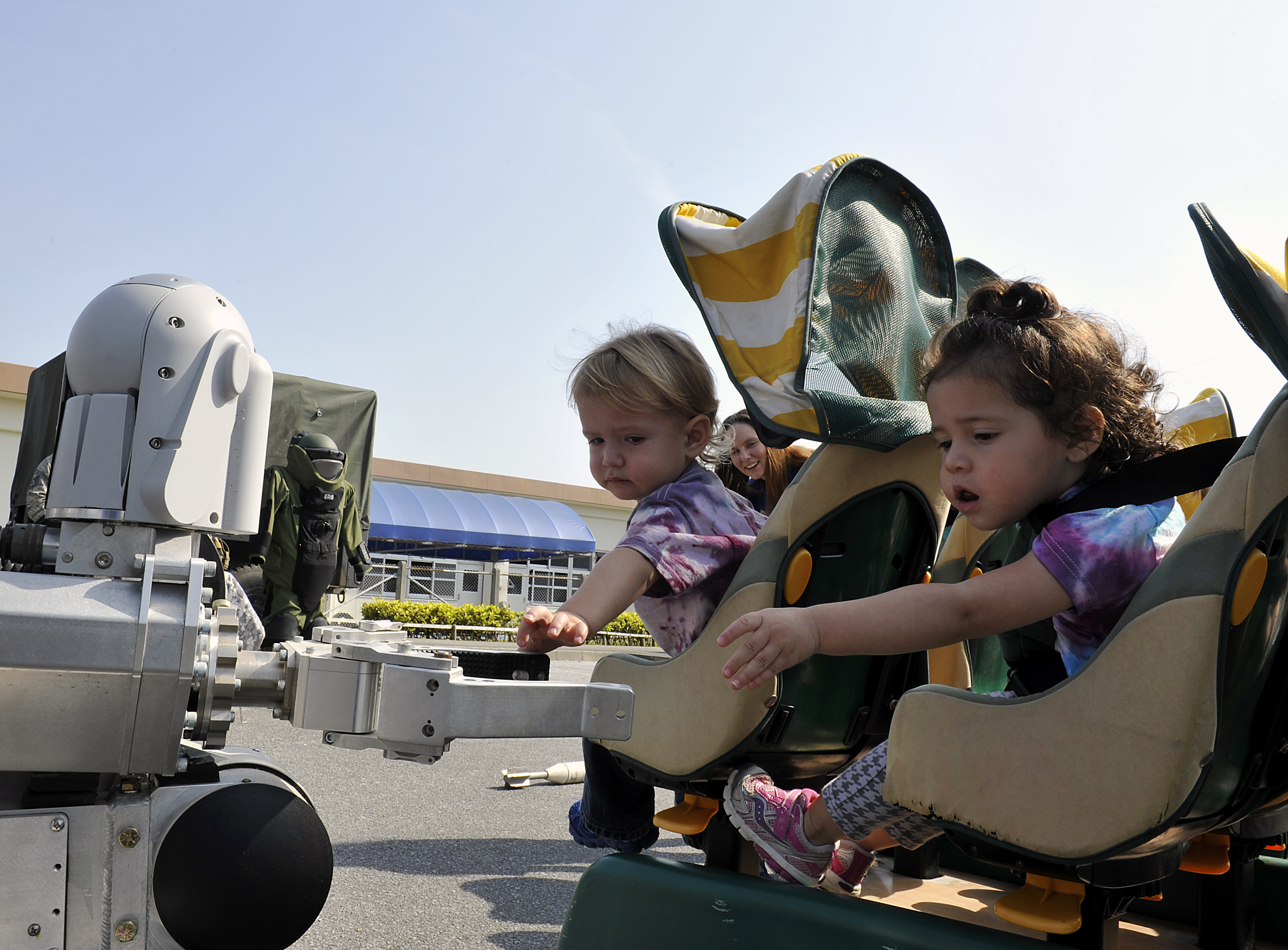 18th CES hosts demonstrations for military children > Kadena Air Base ...