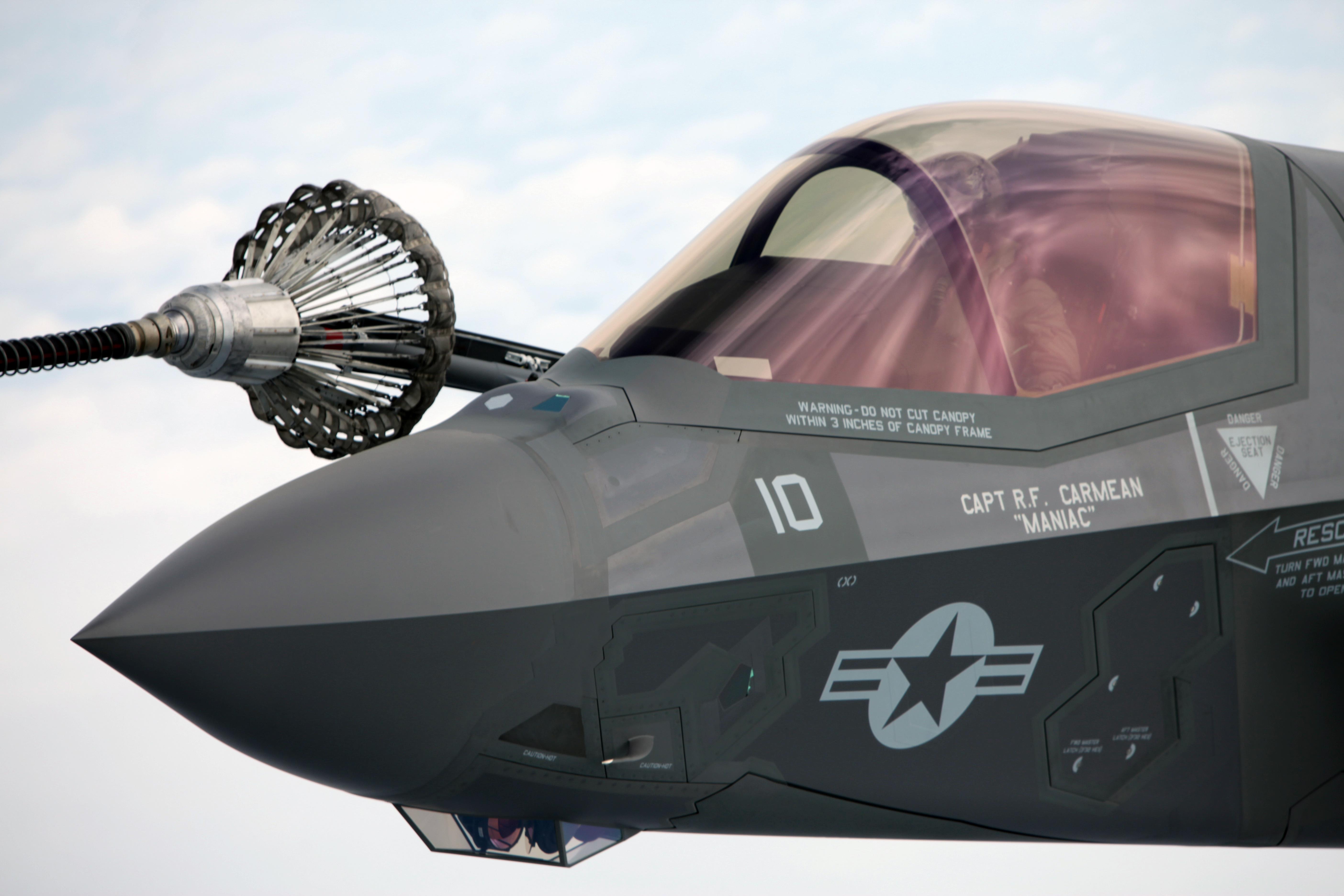 JSF pilots practice refuels, hone vital capability