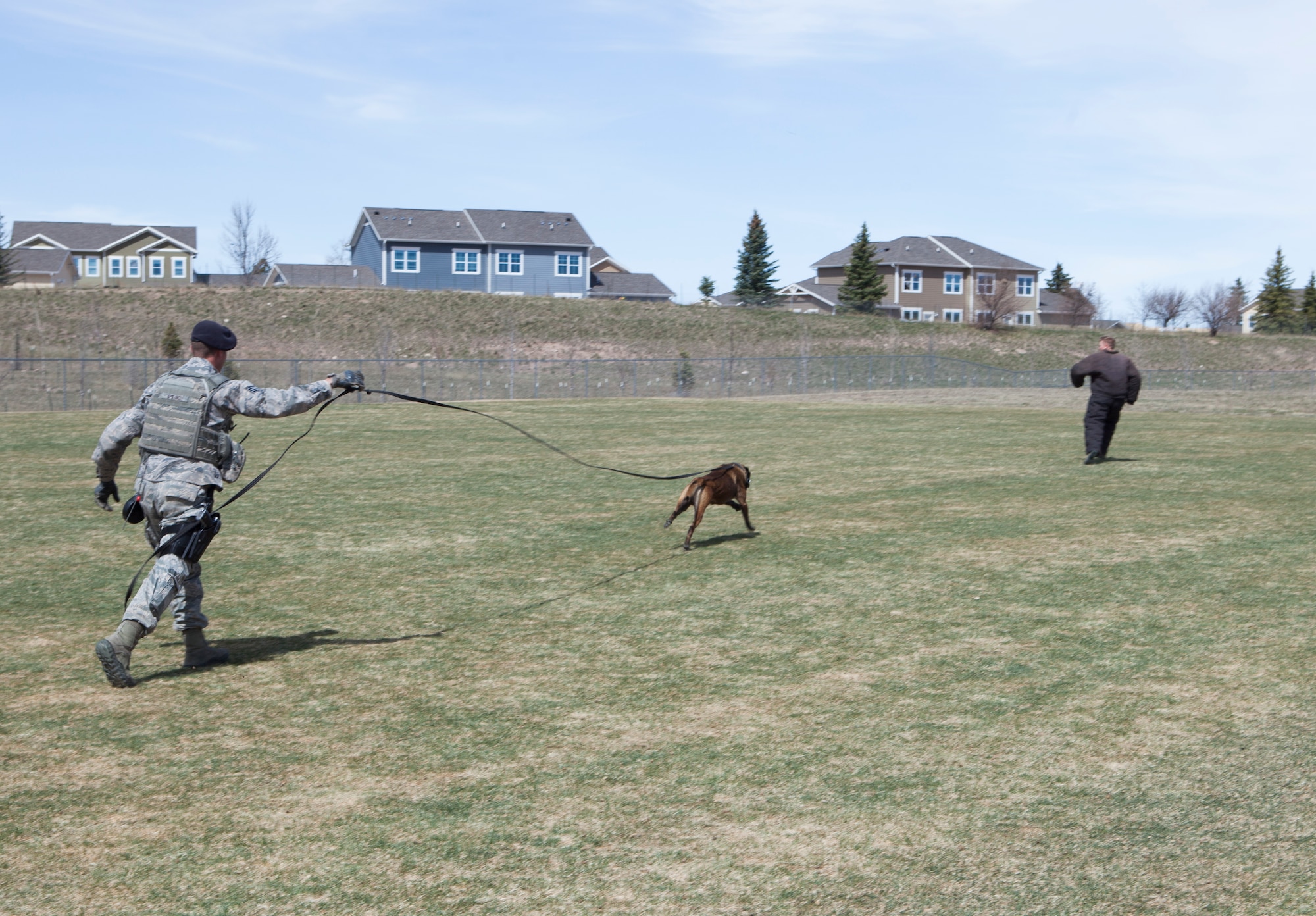 Students see military dog at work > F.E. Warren Air Force Base ...