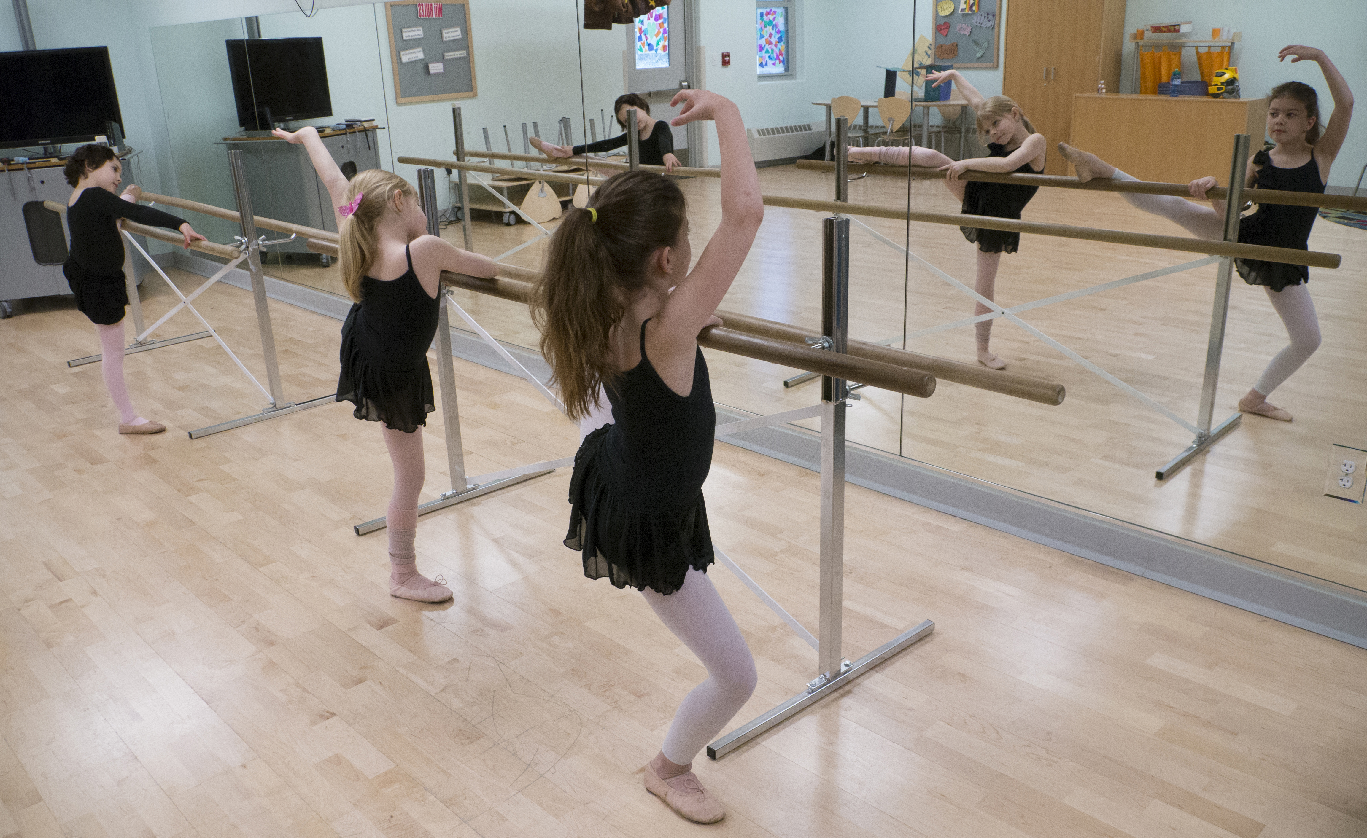 Students learn ballet at the Illa School Age Program > Joint Base ...