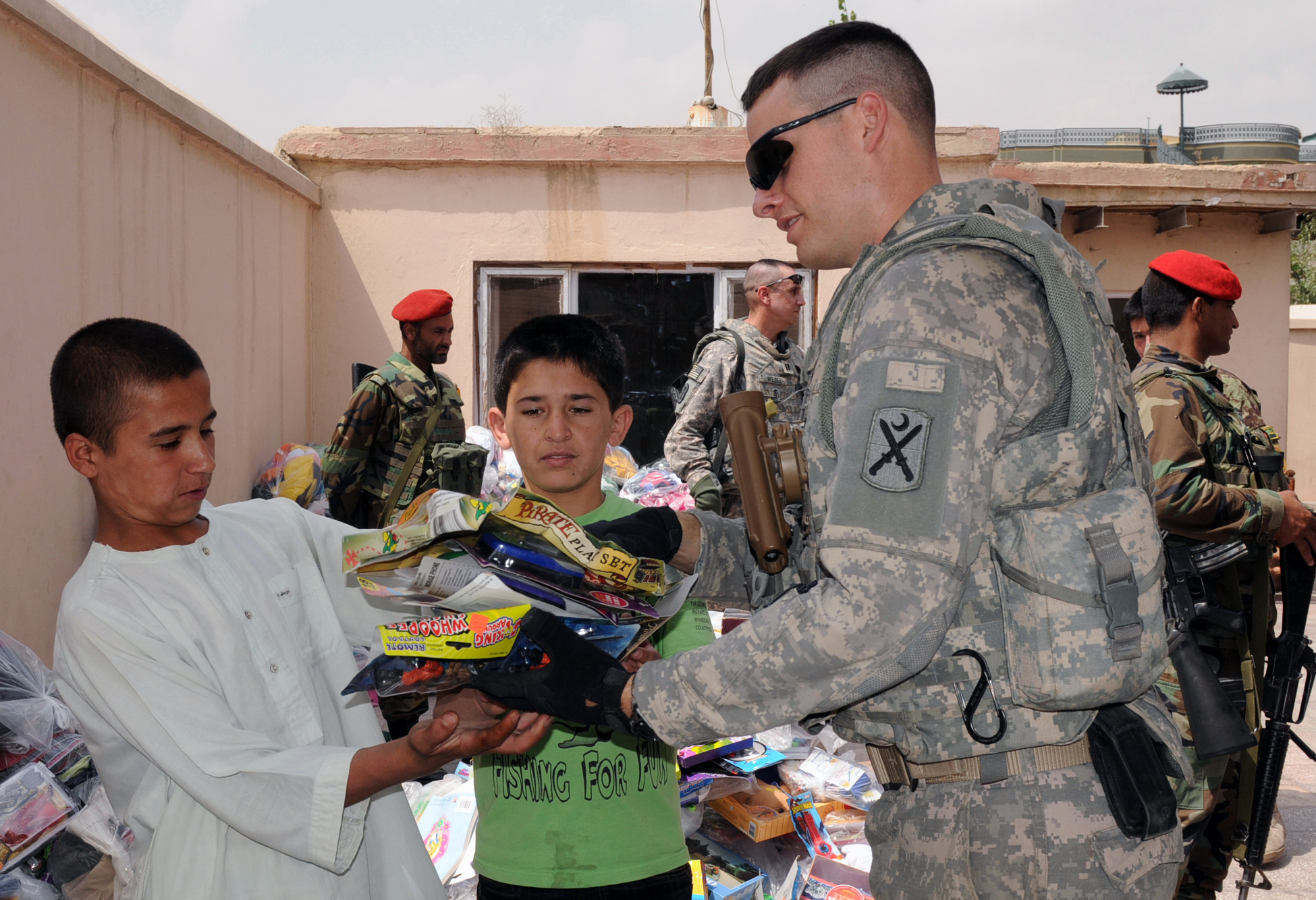 Guard, Afghan Soldiers deliver supplies to orphanage > National Guard ...