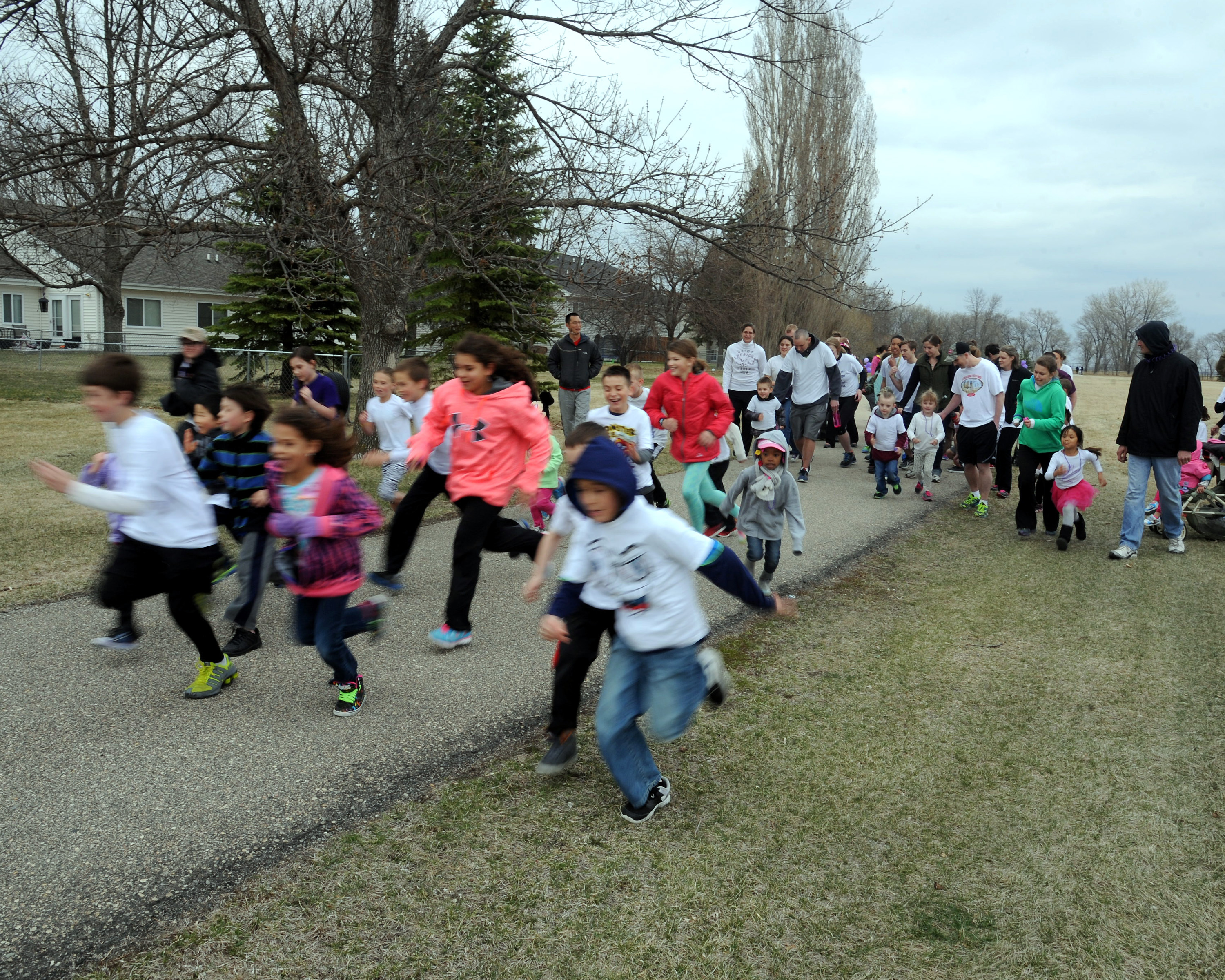 Fun run turns kids purple > Grand Forks Air Force Base > News