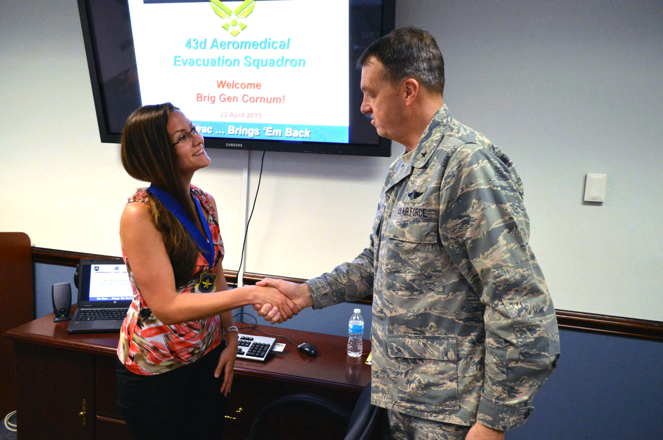 AMC Command Surgeon visits 43 AG > Pope Field > Article Display