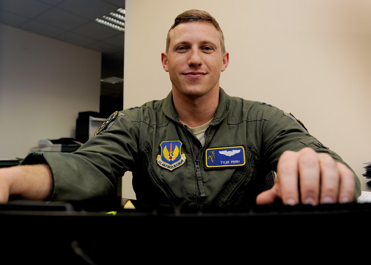 Two Airmen nominated for A/TA young leadership awards > Incirlik Air ...