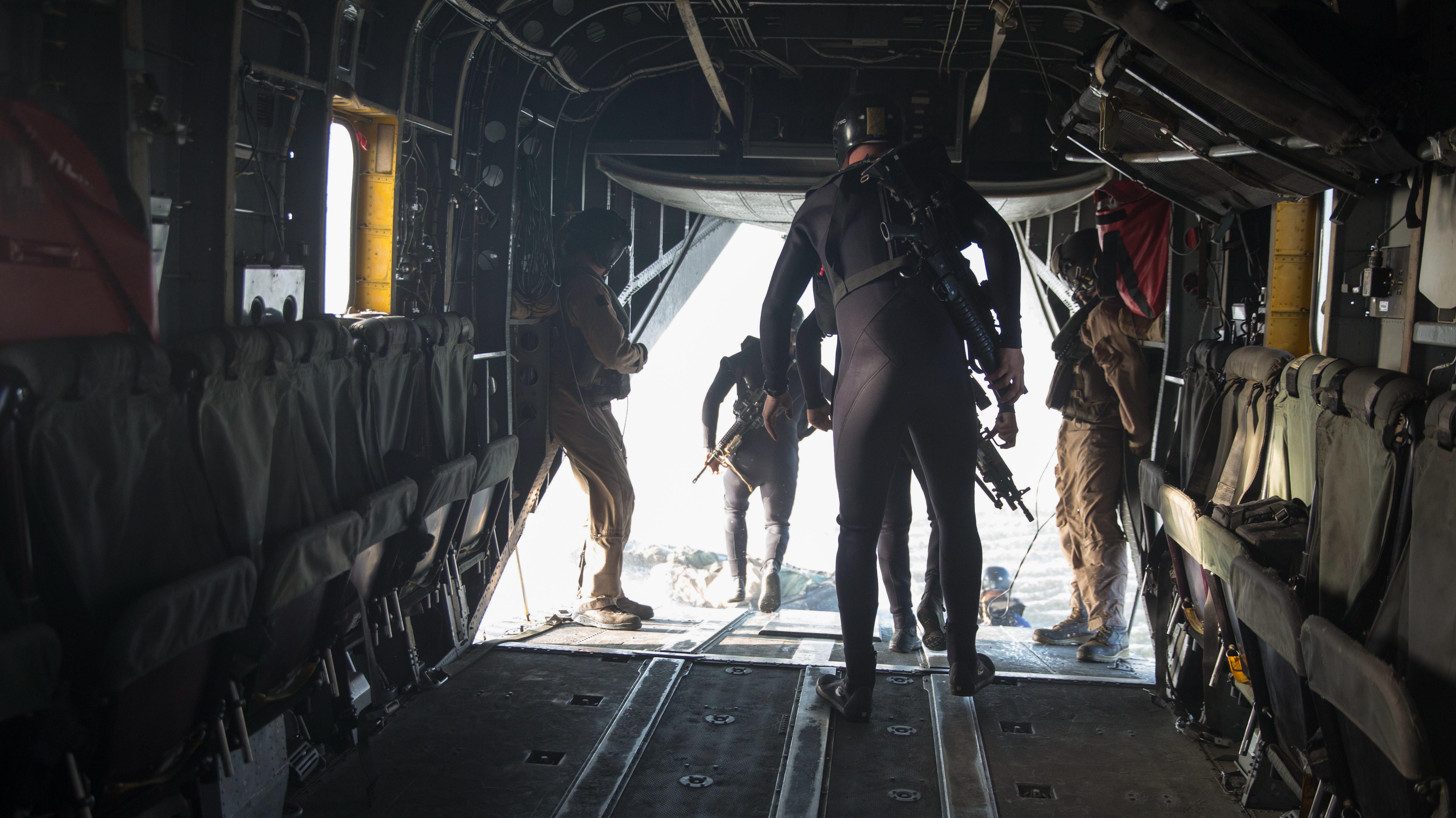 2nd Recon performs helocast, parachute landings for certification