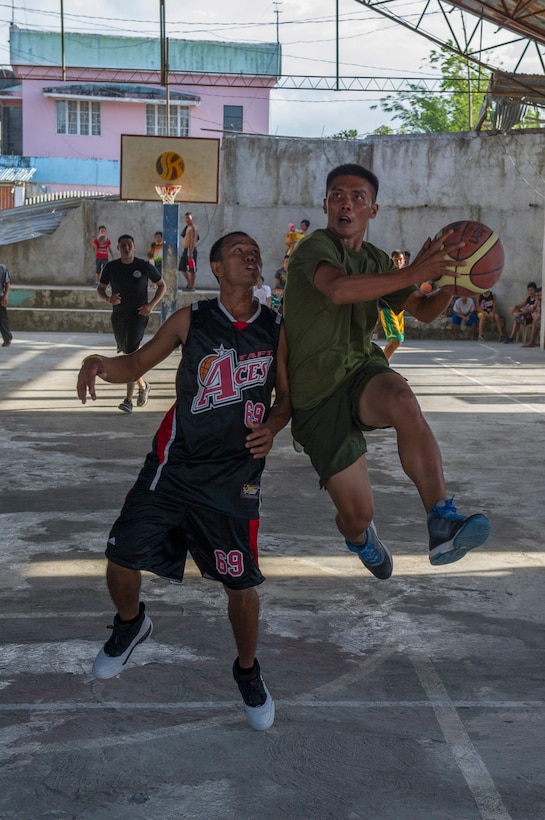 Panay CJCMOTF plays basketball in Taft Barangay during Balikatan