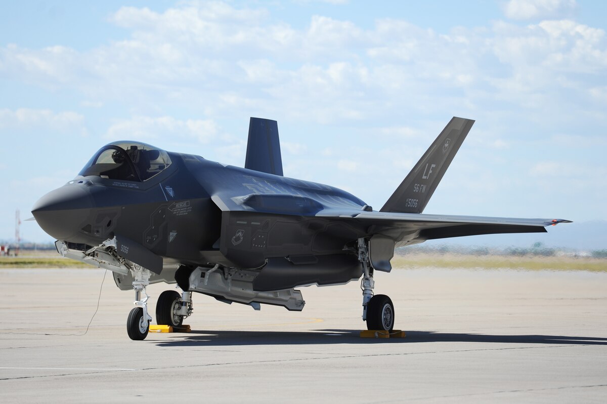 Luke 1 brings home flagship > Luke Air Force Base > Article Display