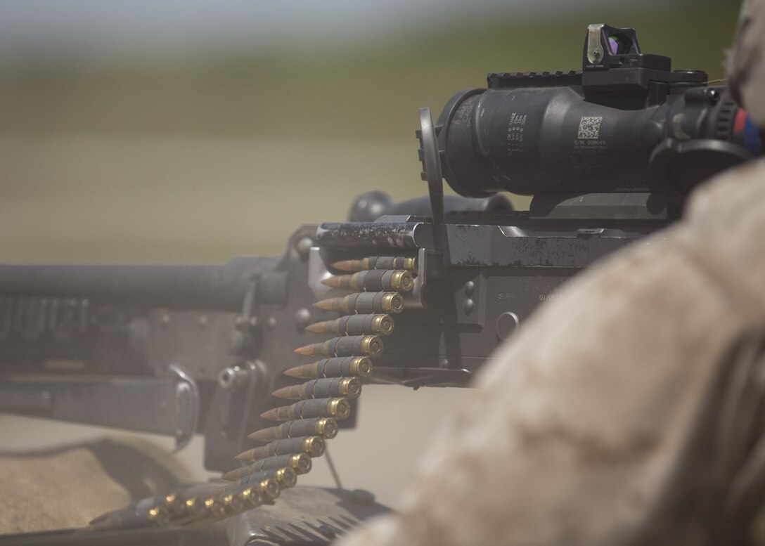 Letting bullets fly: 1/8 conducts medium and light machine-gun range