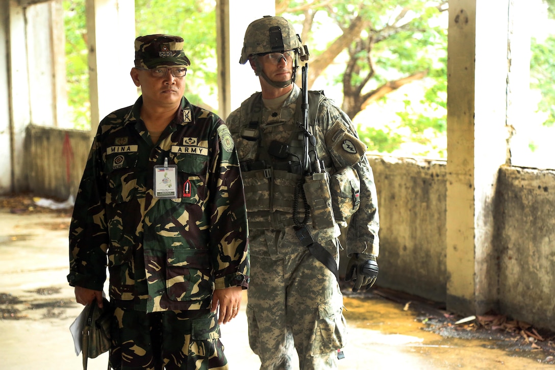 Philippine, US Soldiers assault and capture main objective in FTX