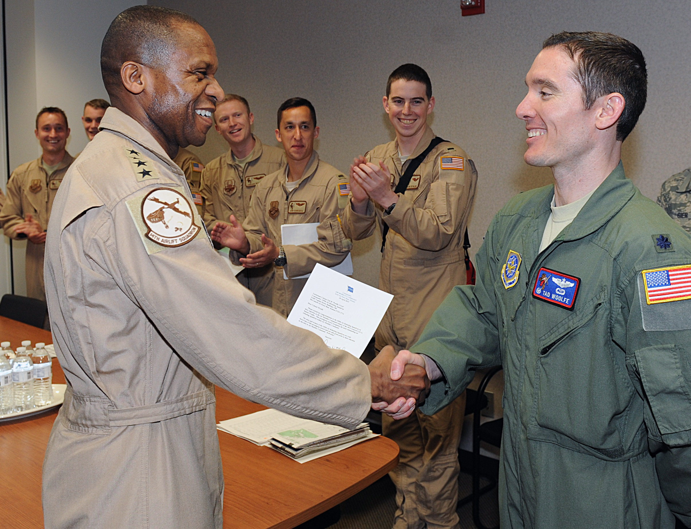 Bandits 'seize' AMC refueling prize again > McConnell Air Force Base ...