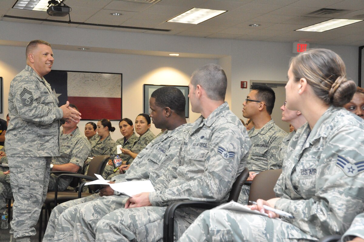 HRDC holds EPR writing workshop Aug. 1 > 301st Fighter Wing > Article ...