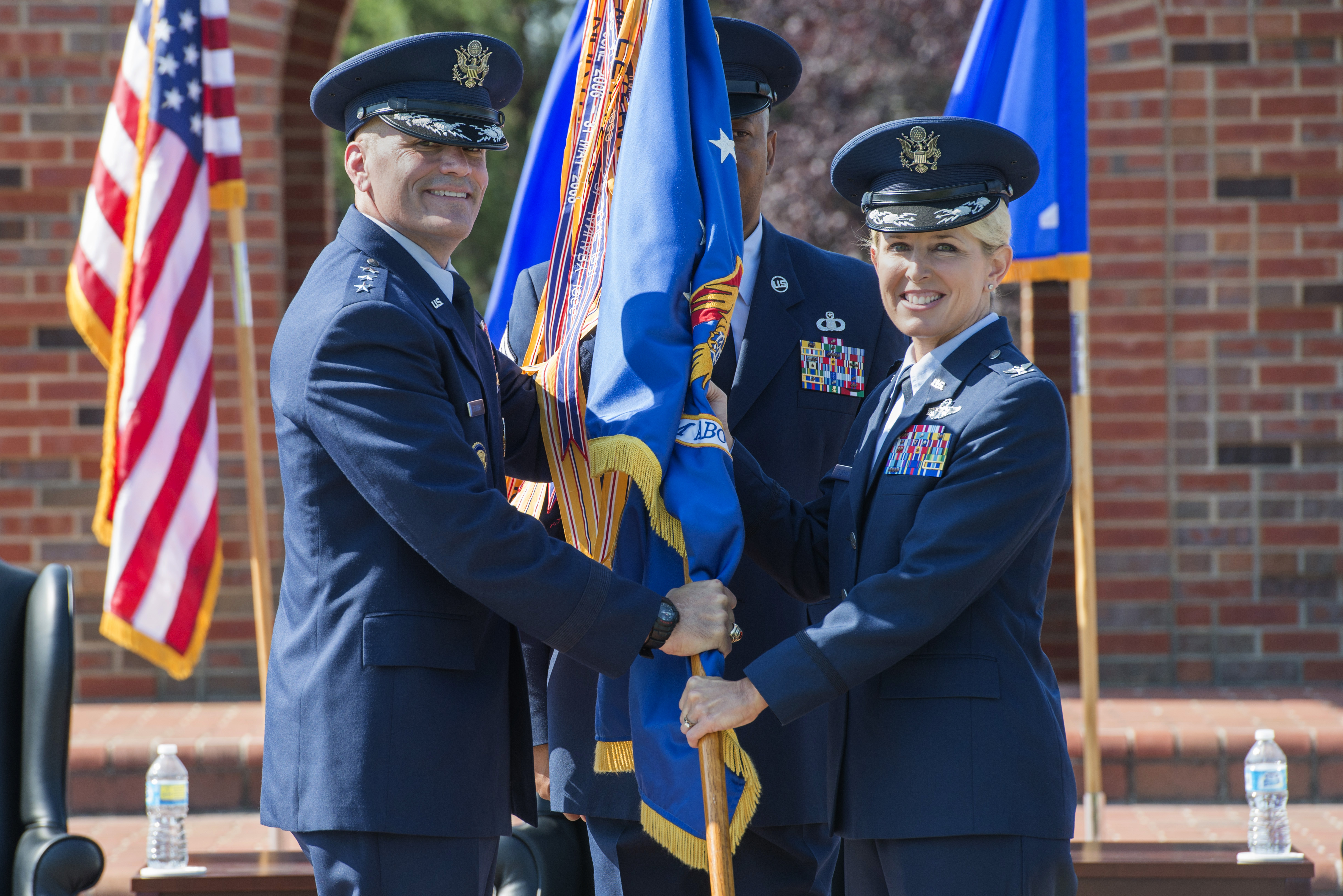 Lenderman takes reigns of 375 AMW: “Together we lift” > Scott Air Force ...