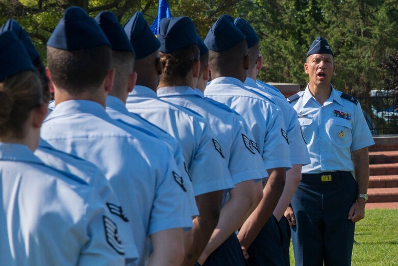 Lenderman takes reigns of 375 AMW: “Together we lift” > Scott Air Force ...