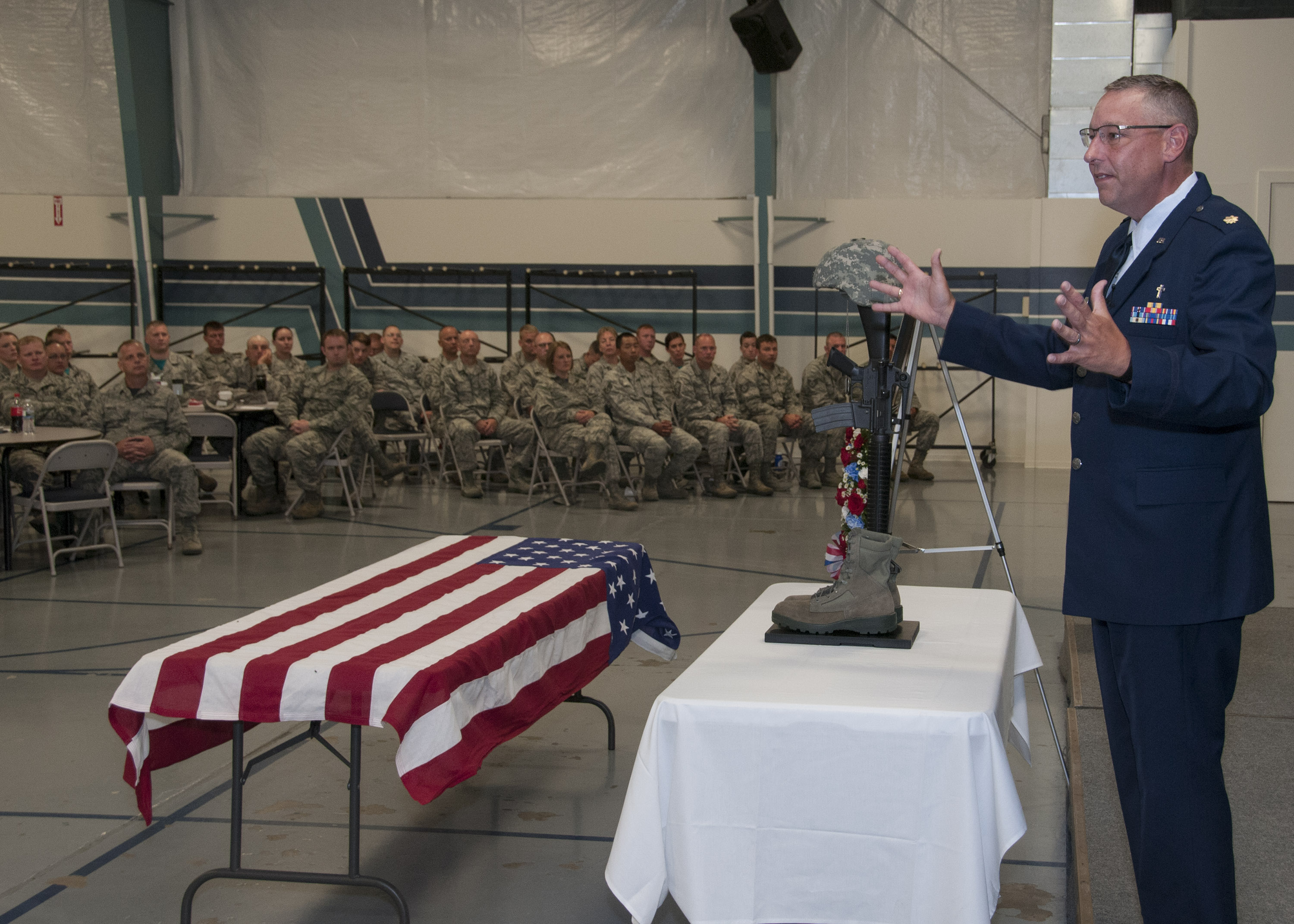 Airmen gather to remember Bellairs > 185th Air Refueling Wing > Article ...