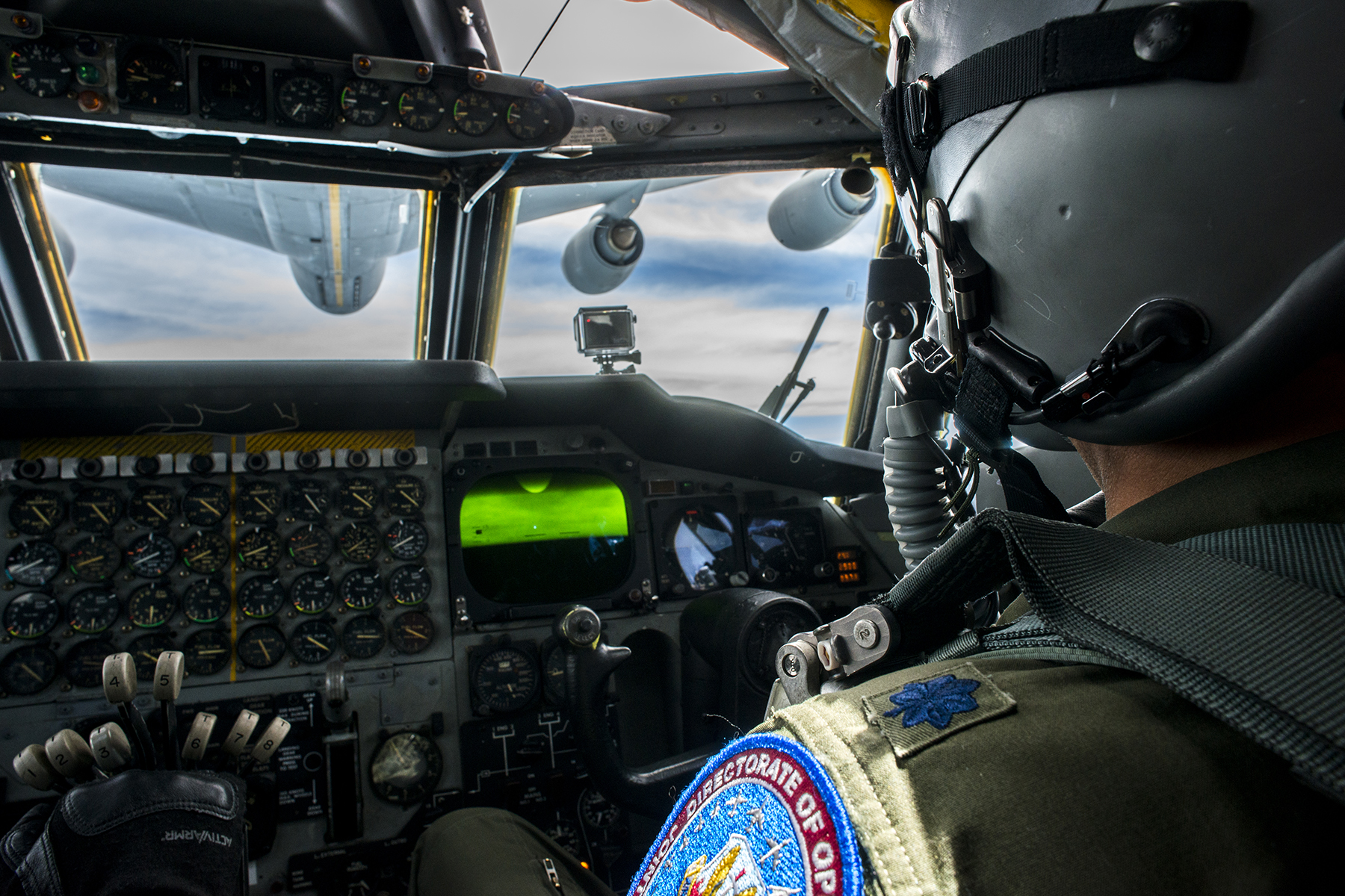 Filling up in the BUFF > 307th Bomb Wing > Article Display
