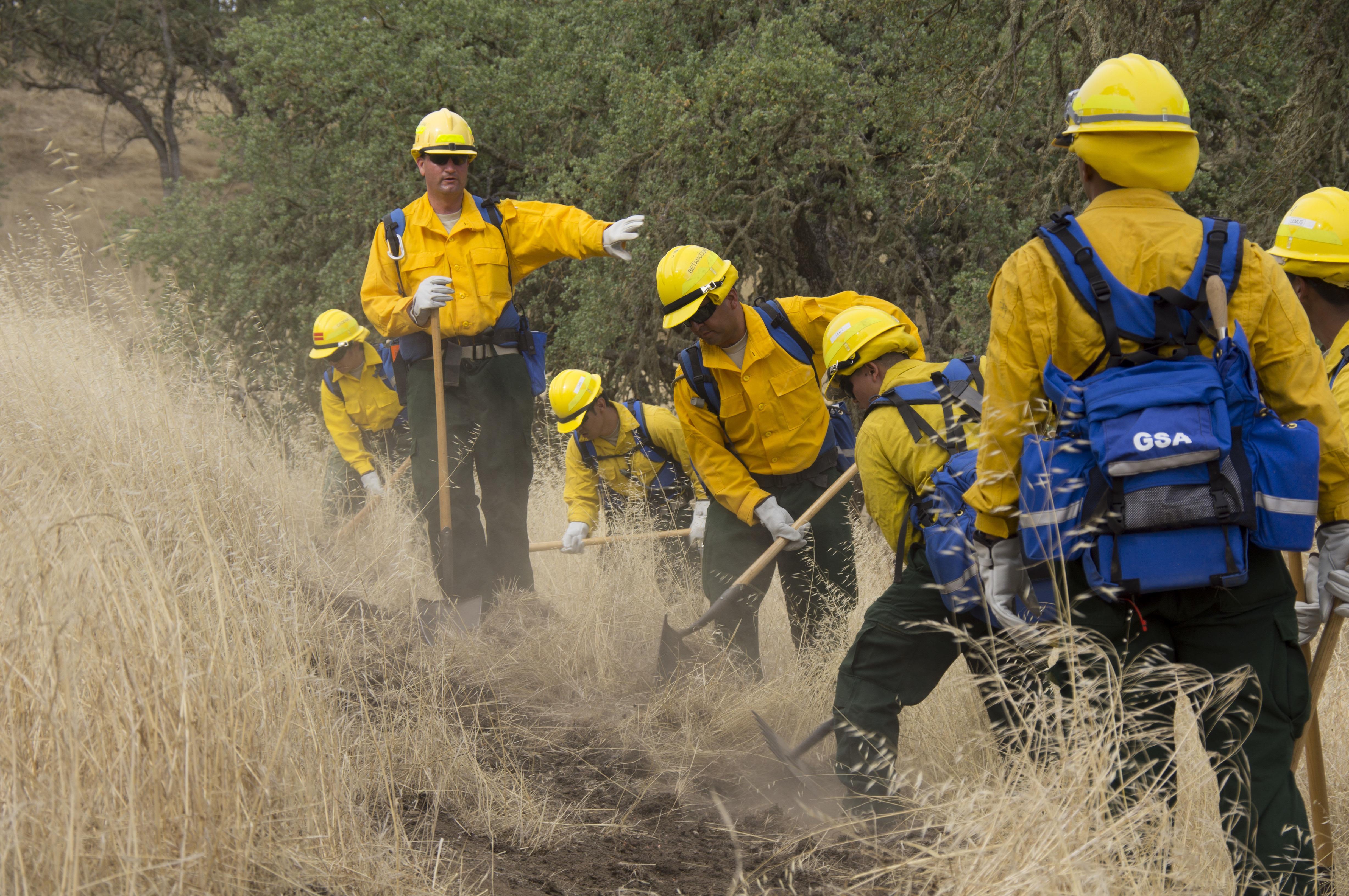 California Army Guard Soldiers train to battle blazes on the fire lines ...