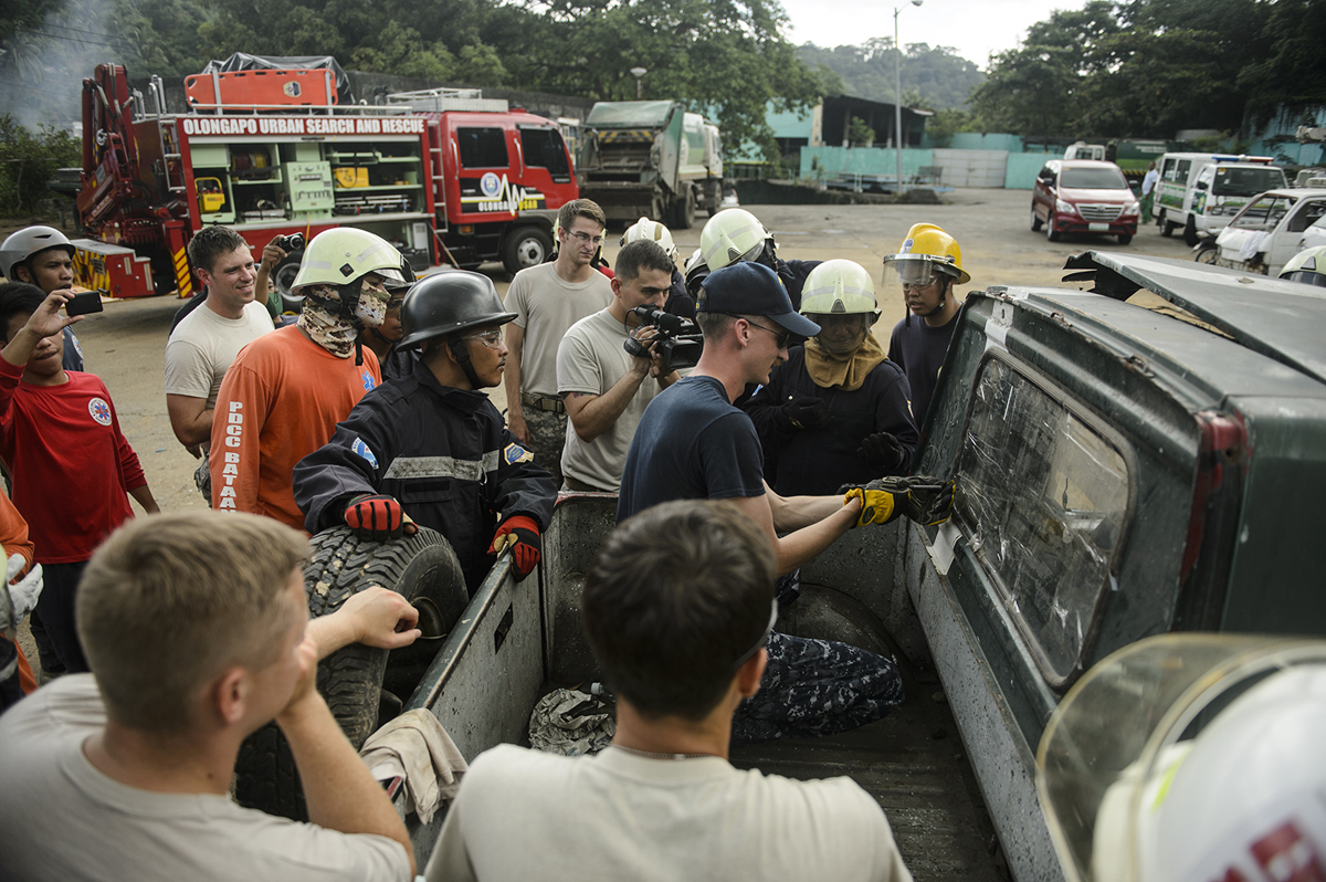 Urban search and rescue training during Pacific Partnership 2015