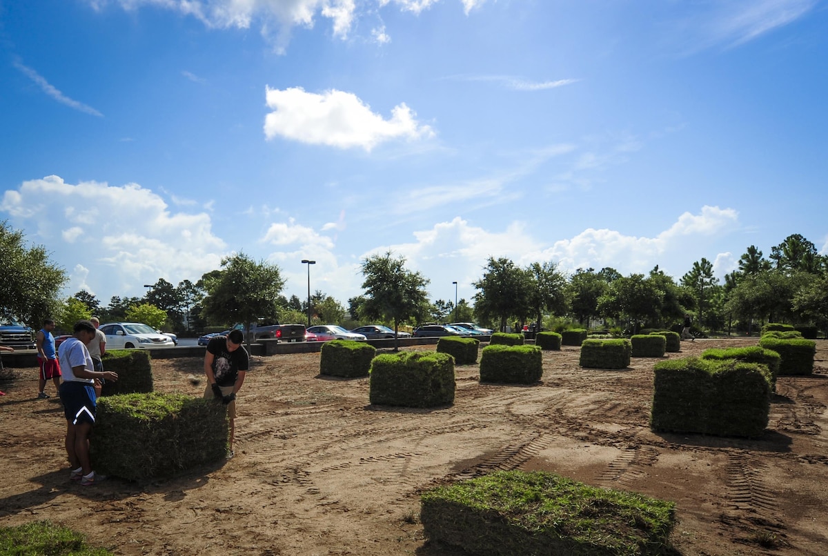 Soundside Lodging receives new lawn > Hurlburt Field > Article Display