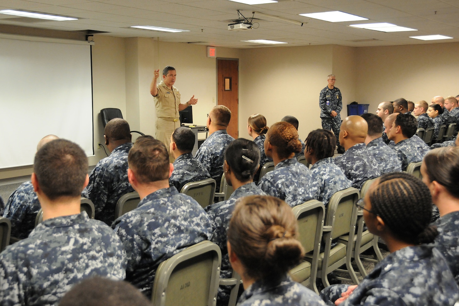 NAVAIR Commander Rallies FRCSE Team > United States Navy > display ...