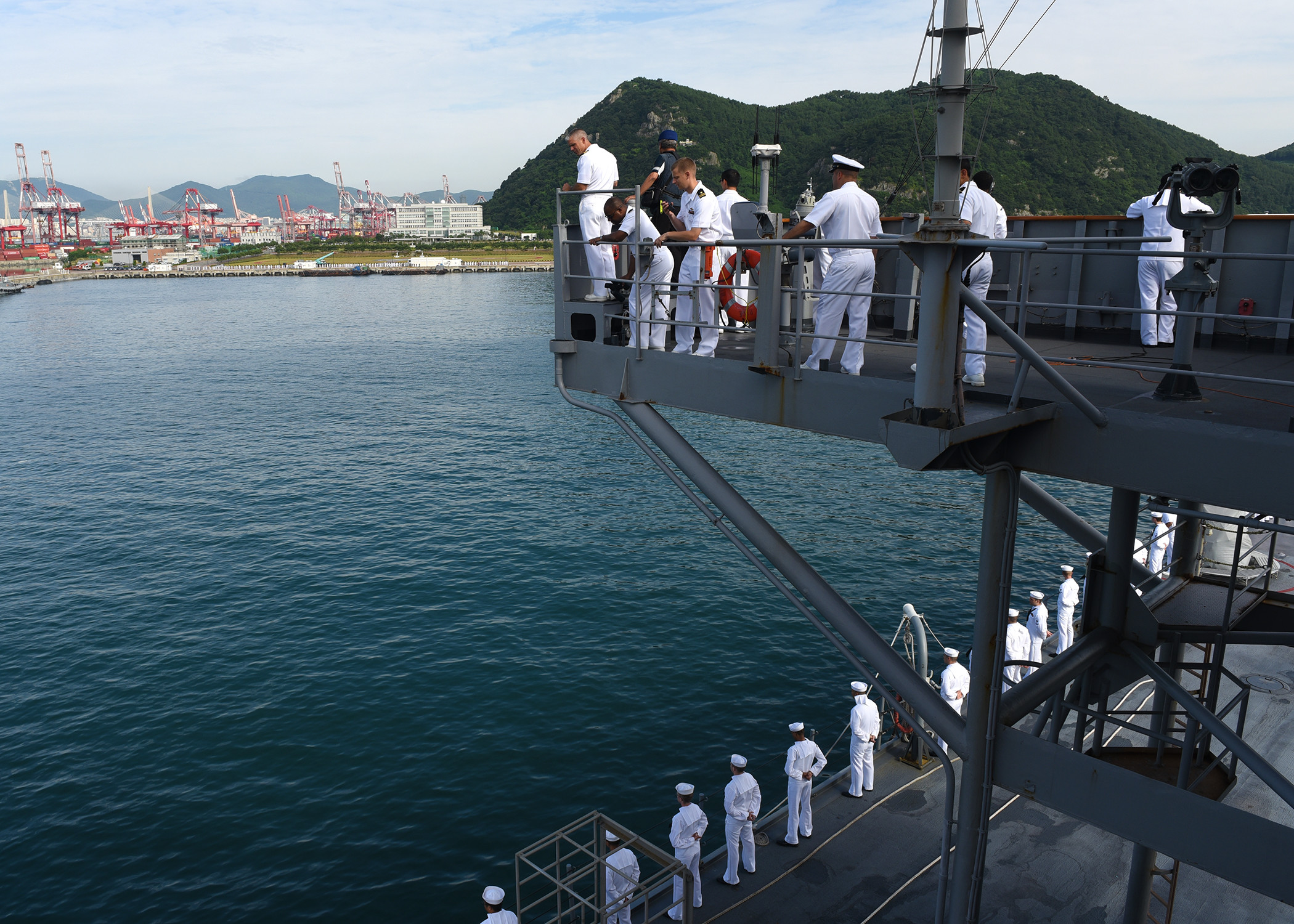 Blue Ridge Arrives in Busan Strengthening Ties with ROK Allies > United ...