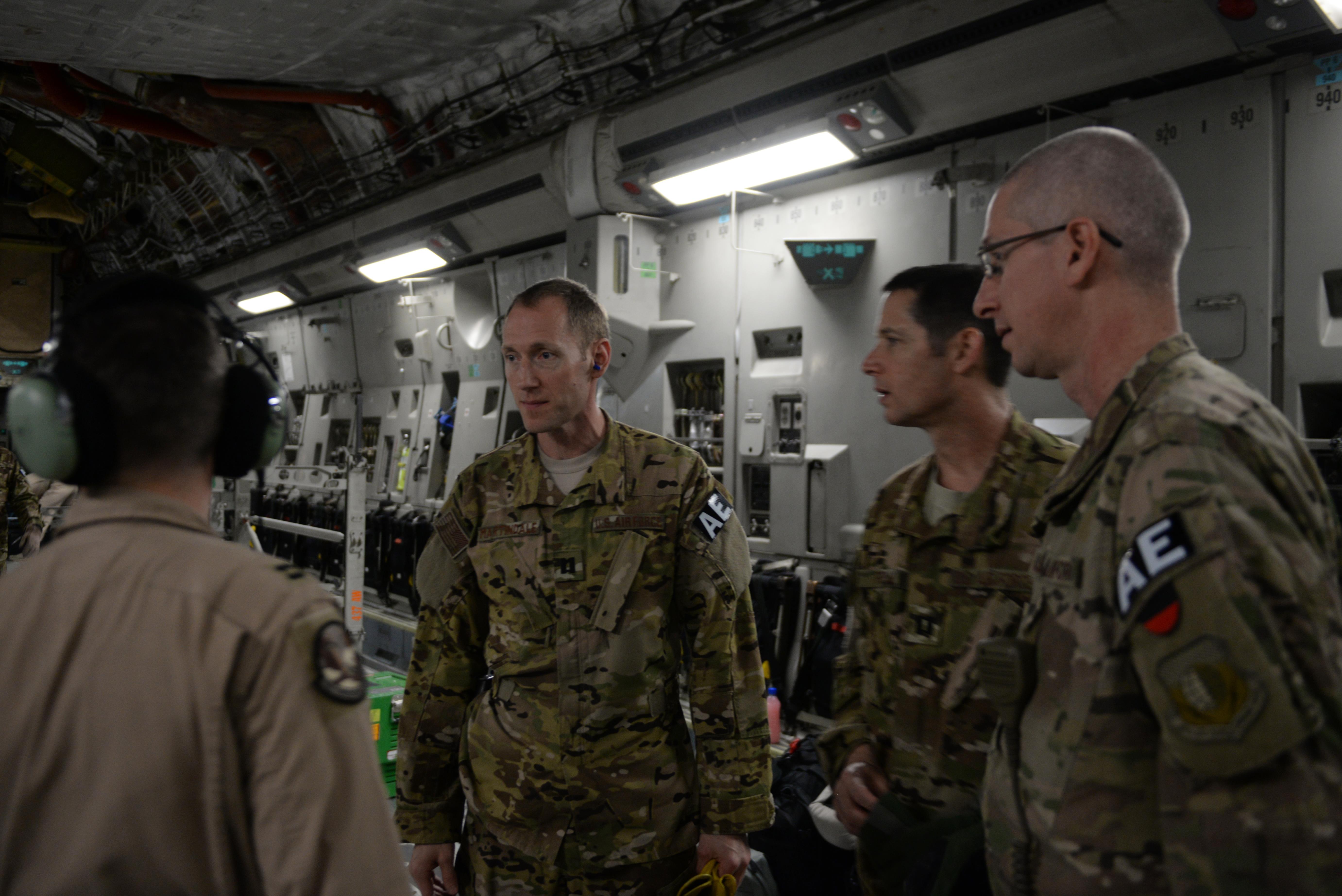 Aeromedical Evacuation teams keep patients moving > Air Force Medical ...